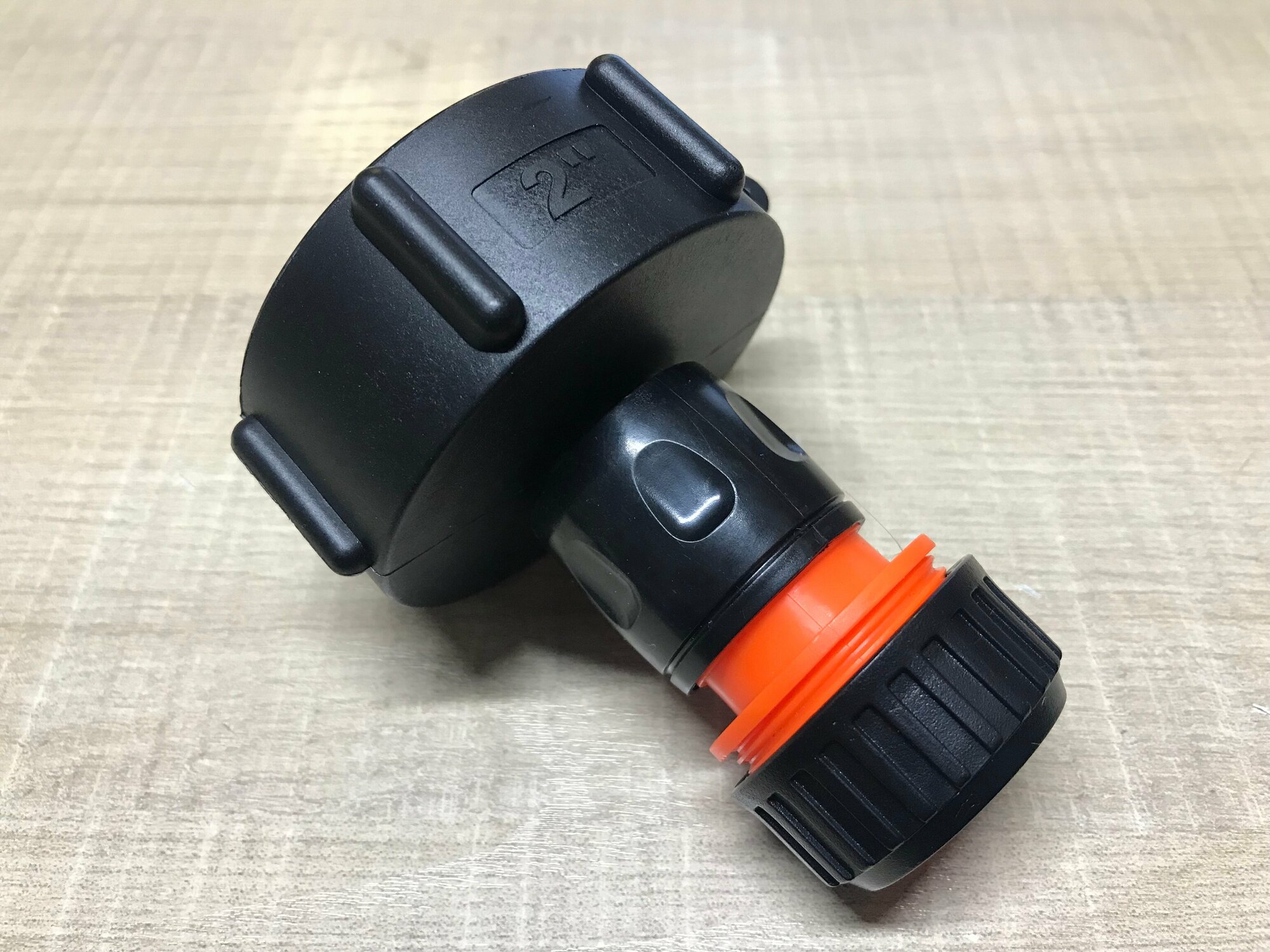 Крышка для еврокуба с внутренней резьбой 60мм и быстросъемным коннектором для шланга 3/4"