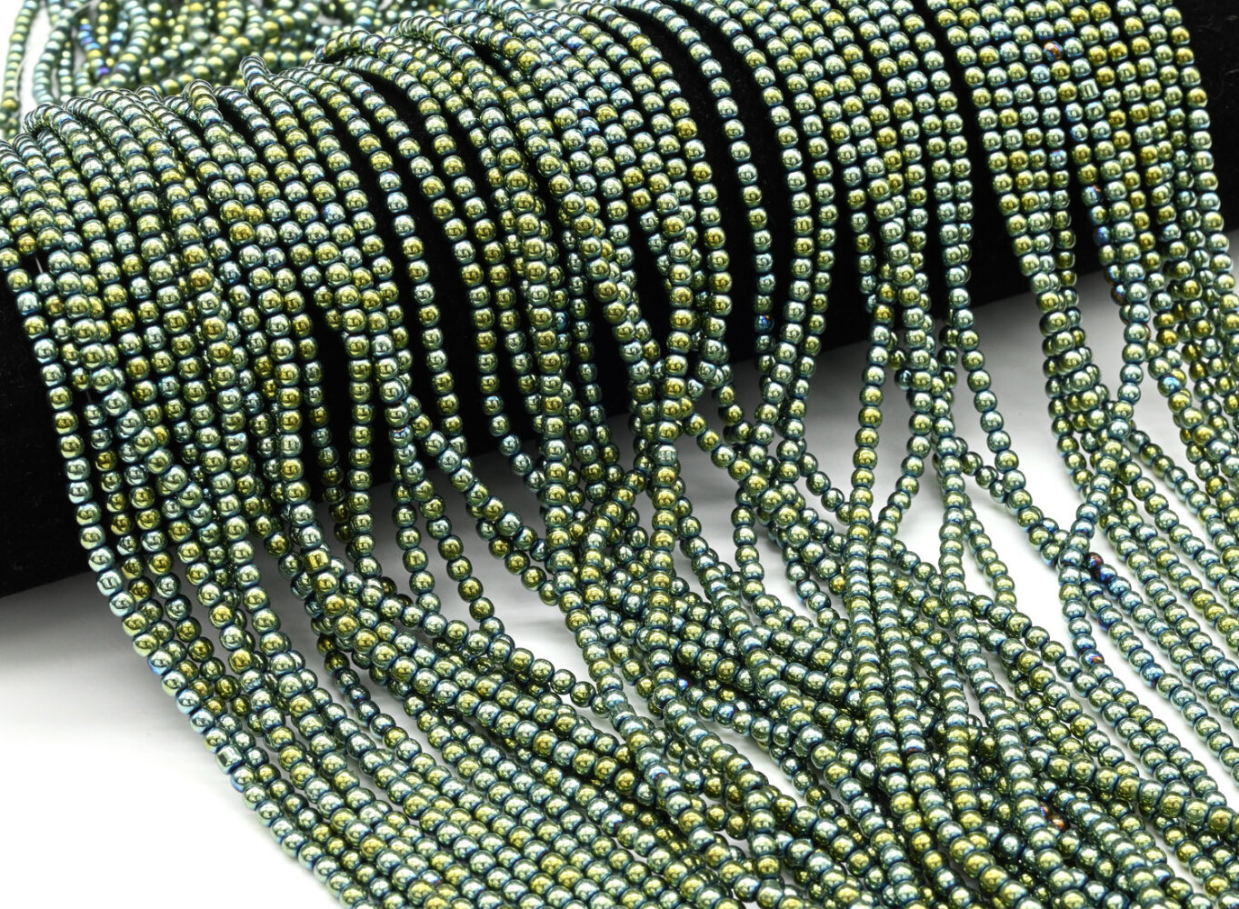 Бусины из гематита шарик 3мм цв. зеленый, 39см, 134 бусины .