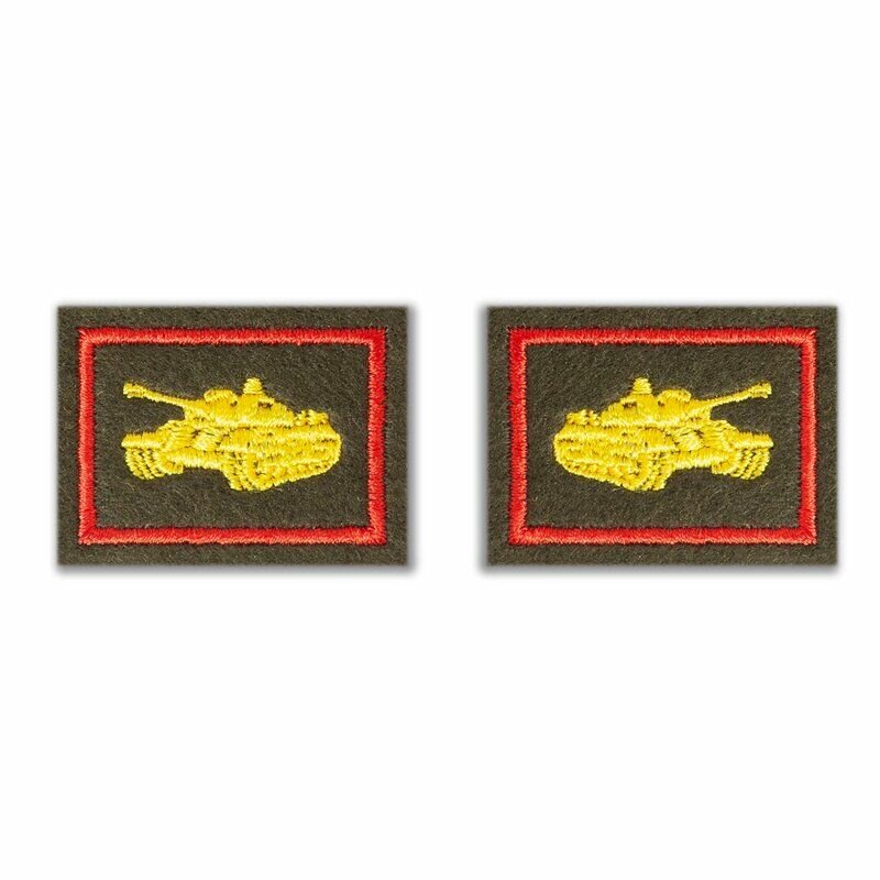 Петлицы "Танковые войска" с красной рамкой. С липучкой. Размер 35x25 мм по вышивке.