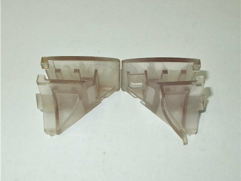 Концевая накладка силиконового уплотнителя двери Идеал Стандард DE LUXE