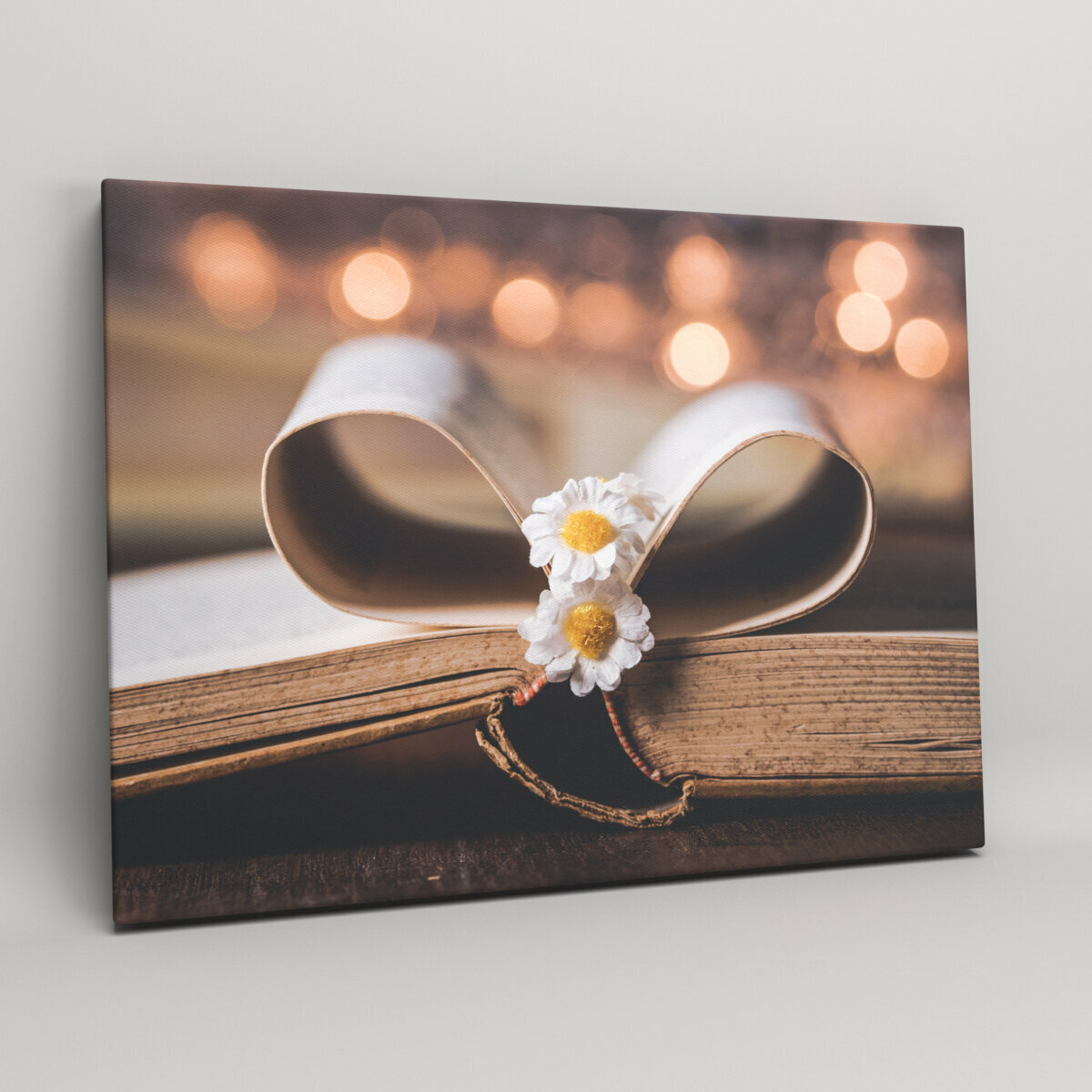Картина на холсте (интерьерный постер) "Книга с ромашками" в стиле прованс, с деревянным подрамником, размер 60x45 см