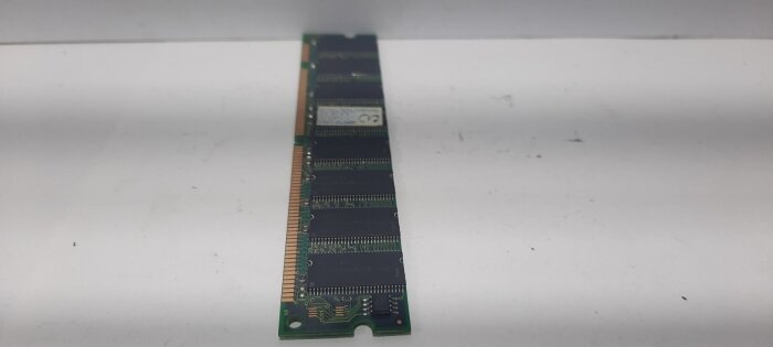 Оперативная память SDRAM 16 чипов Semicon SDS82V6684157-6K 2011
