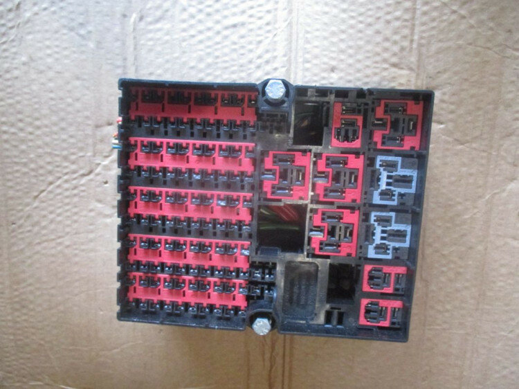 Блок предохранителей - Средняя часть 2S6T14A073AC 6S6T14401DFG Форд Фиеста до 2008г FF15