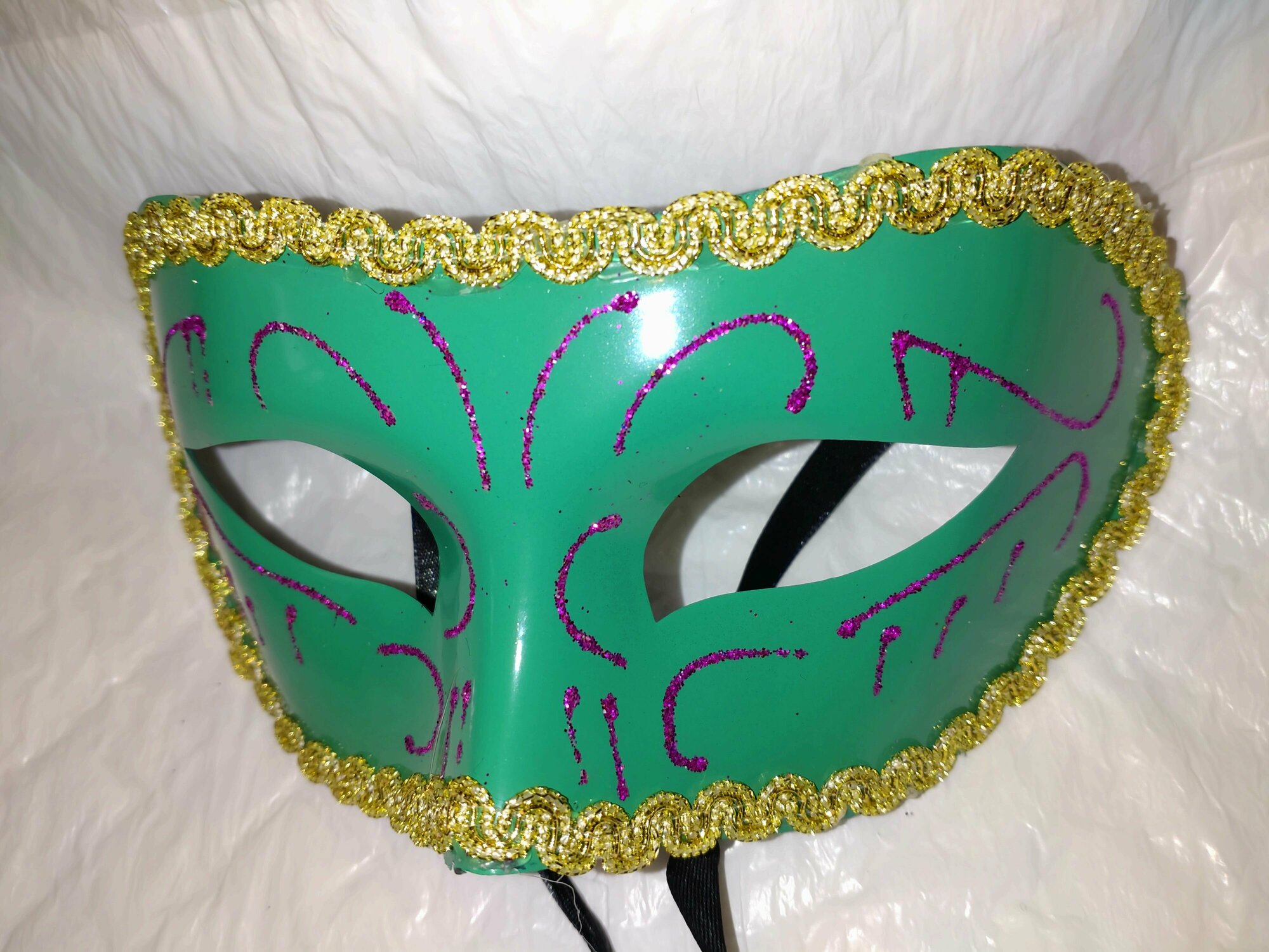 Карнавальная венецианская маска с кружевами . Зелёная.