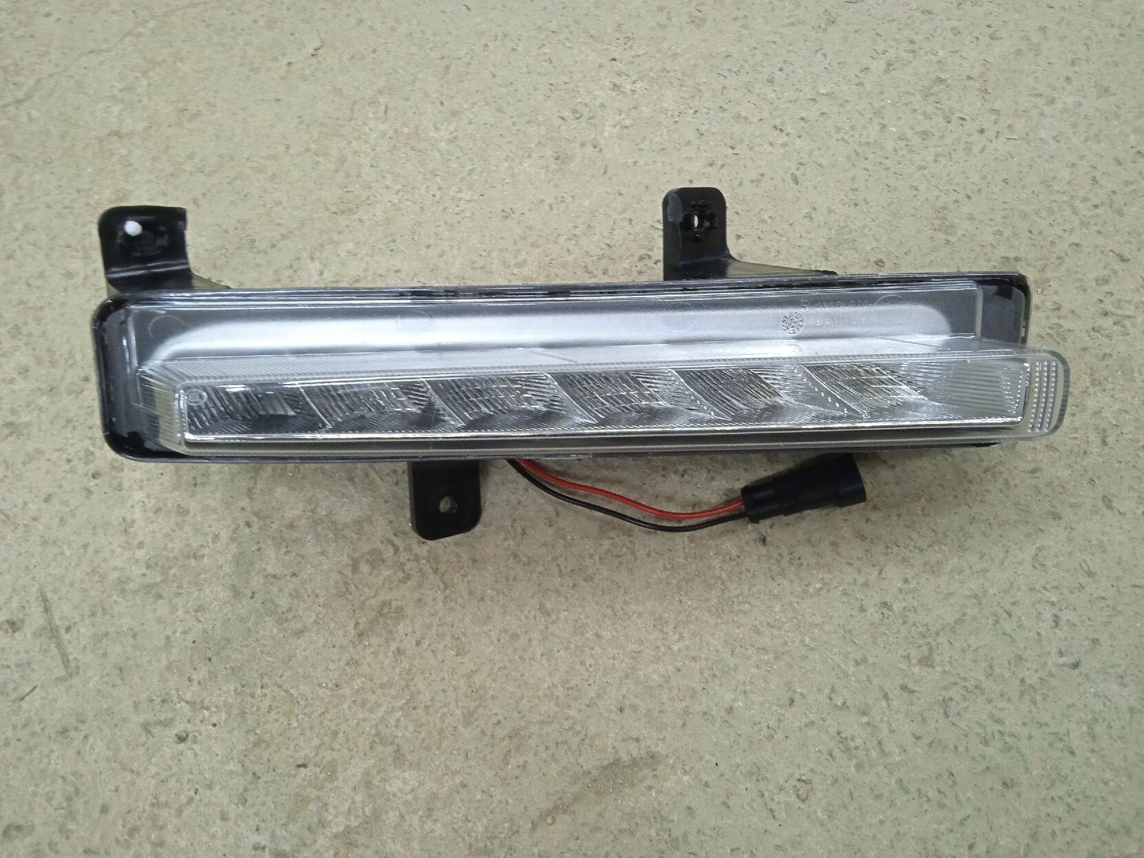 Дневной ходовой огонь правый Chery Tiggo 4 FL (2018+) [1.5 16V CVT внедорожник] 605000112AA