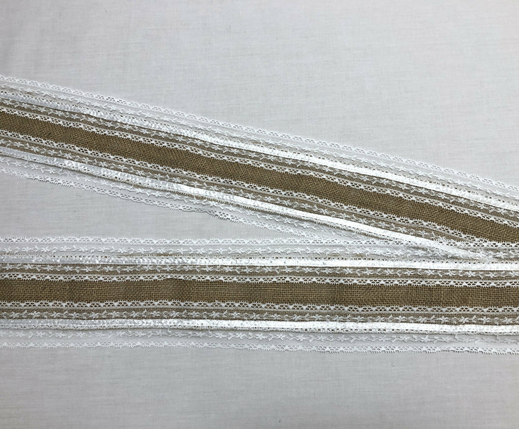 Джутовая лента с кружевом 4-Л8, длина 1,48 м, ширина 11,5 см