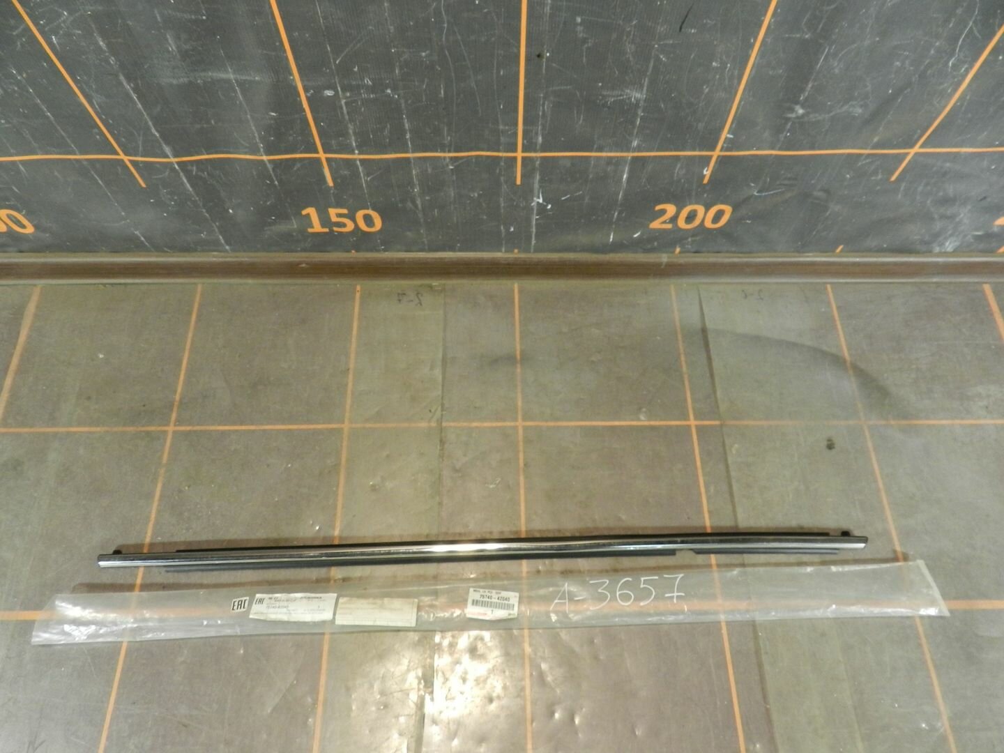 Молдинг стекла двери задней левой для Toyota RAV4 CA40 (2012-19гг) 7574042040