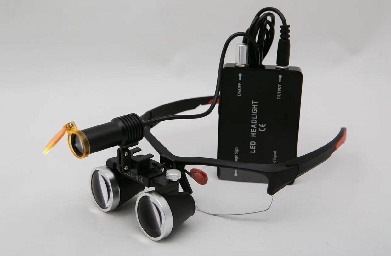 Профессиональные бинокуляры очки-лупы 2,5x-420 с подсветкой для стоматологов.