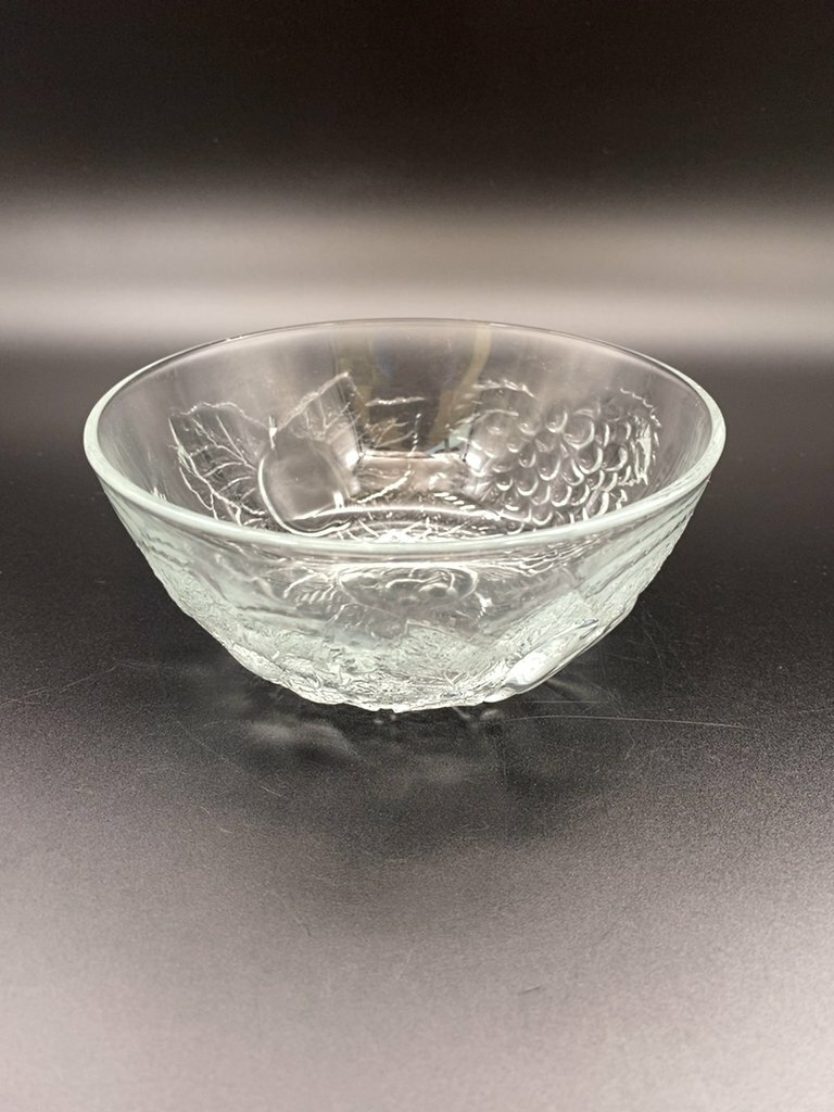 Фруктовница с рельефным изображением фруктов и ягод, стекло, 1980-2020 гг.