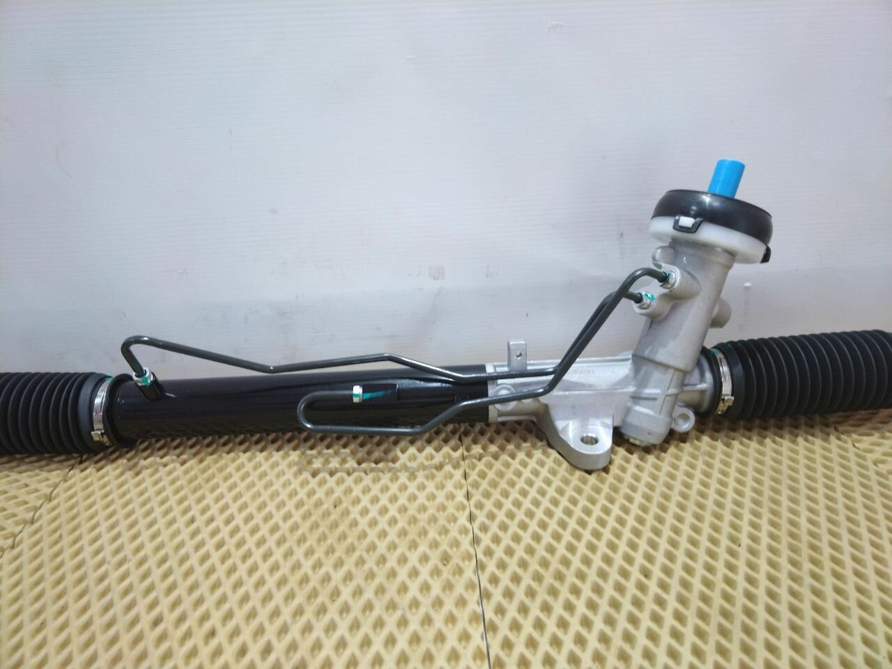 Рейка рулевая для Hyundai Solaris/ Kia Rio. Новая, гидравлическая.577004L000