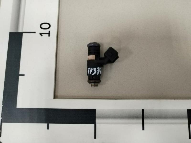 Форсунка инжекторная электрическая Renault Duster 2012 кат.номер: 166009398R