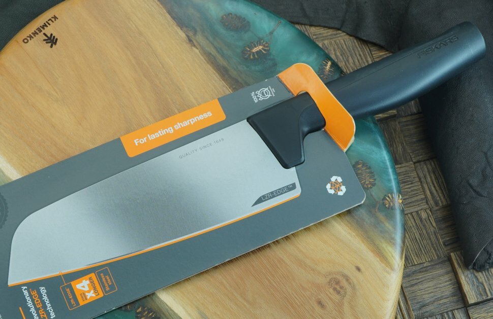 Кухонный шеф нож Fiskars Hard Edge Santoku Knife 150 мм