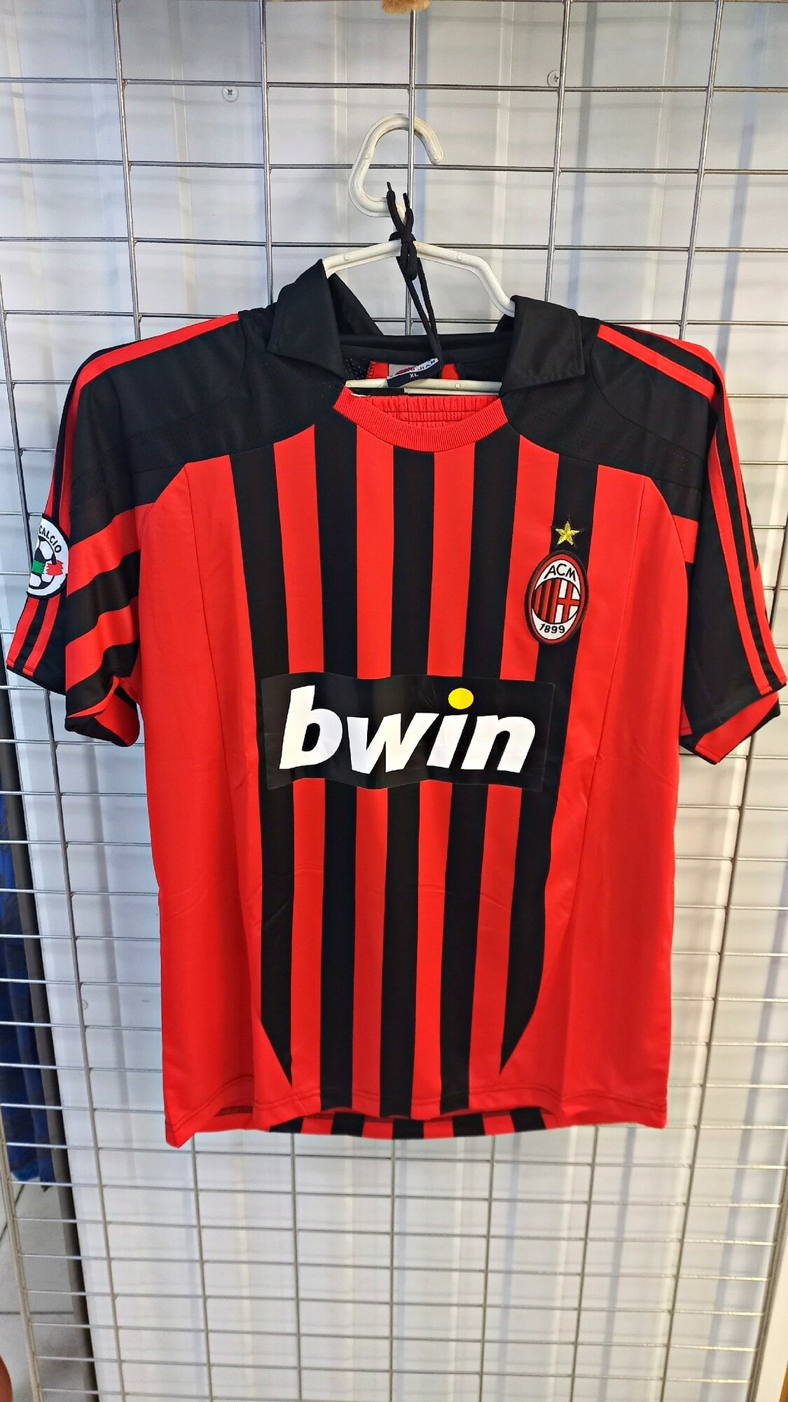 Для футбола MILAN размер XL ( русский 48 ) форма ( майка +шорты ) футбольного клуба Милан ( Италия )