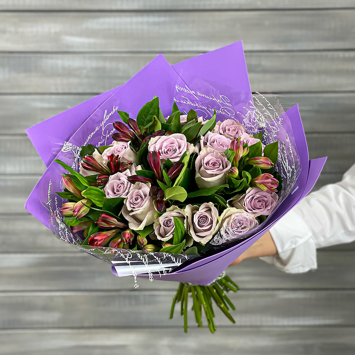 Букет Букет Маркет "Сиреневые розы и альстромерии", высота 30см, 50шт, разноцветные
