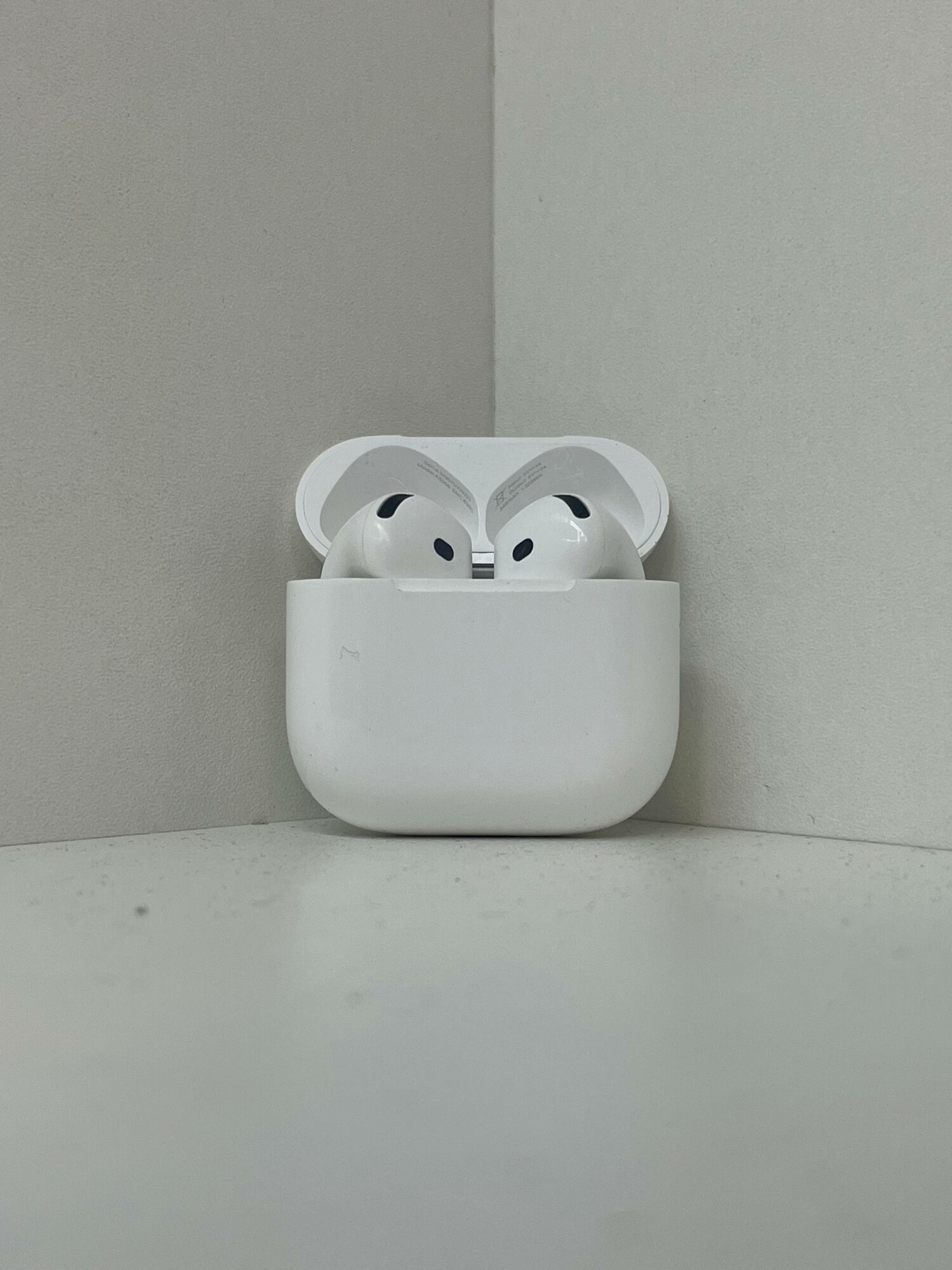 Беспроводные наушники Apple "AirPods" 4, внутриканальные, Bluetooth — фото 1