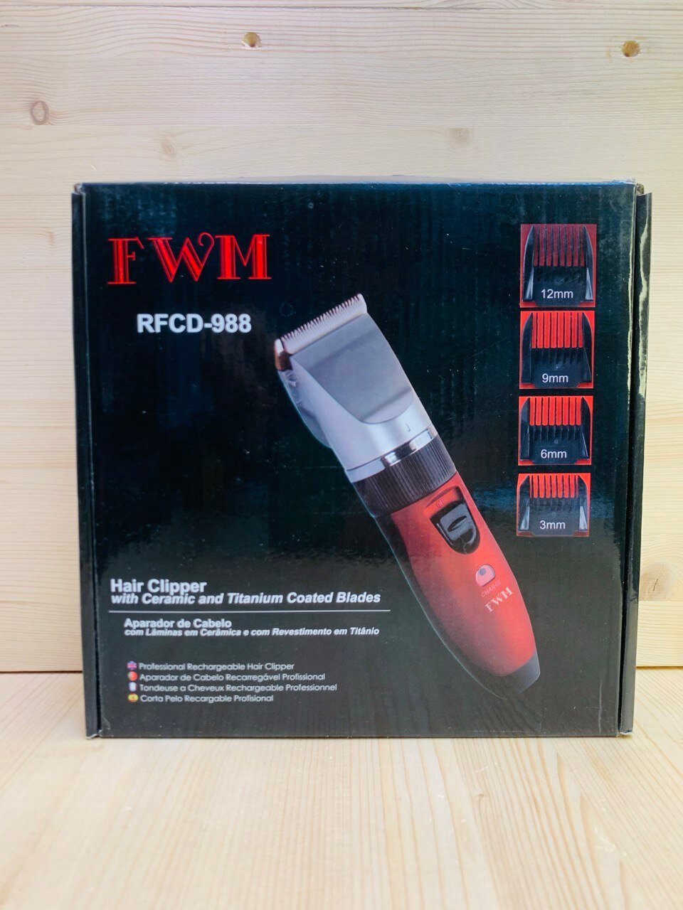 Машинка для стрижки и триммер FWM красного цвета