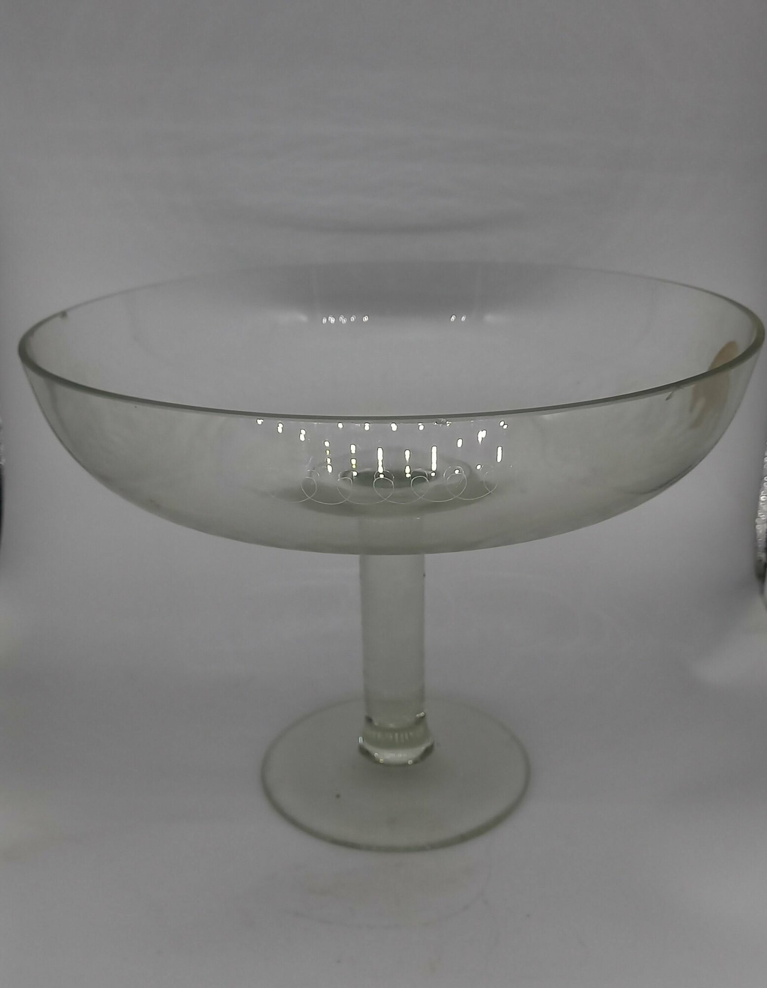 Винтажная советская стеклянная Фруктовница на ножке с резным рисунком, СССР