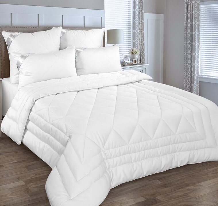 Одеяло 172х205 из Сатина отбеленного / Шелк 300 г (одноигольная стёжка)