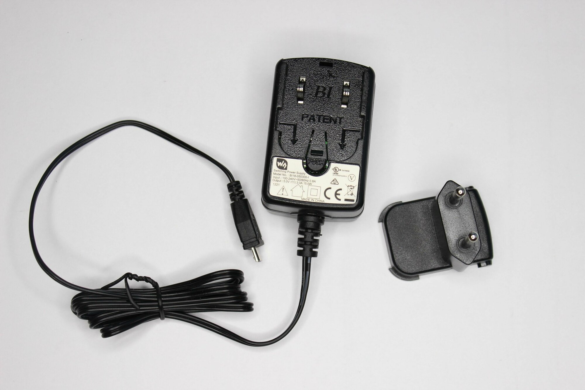 Блок питания Waveshare 5 В/3 А с выходом Micro-USB