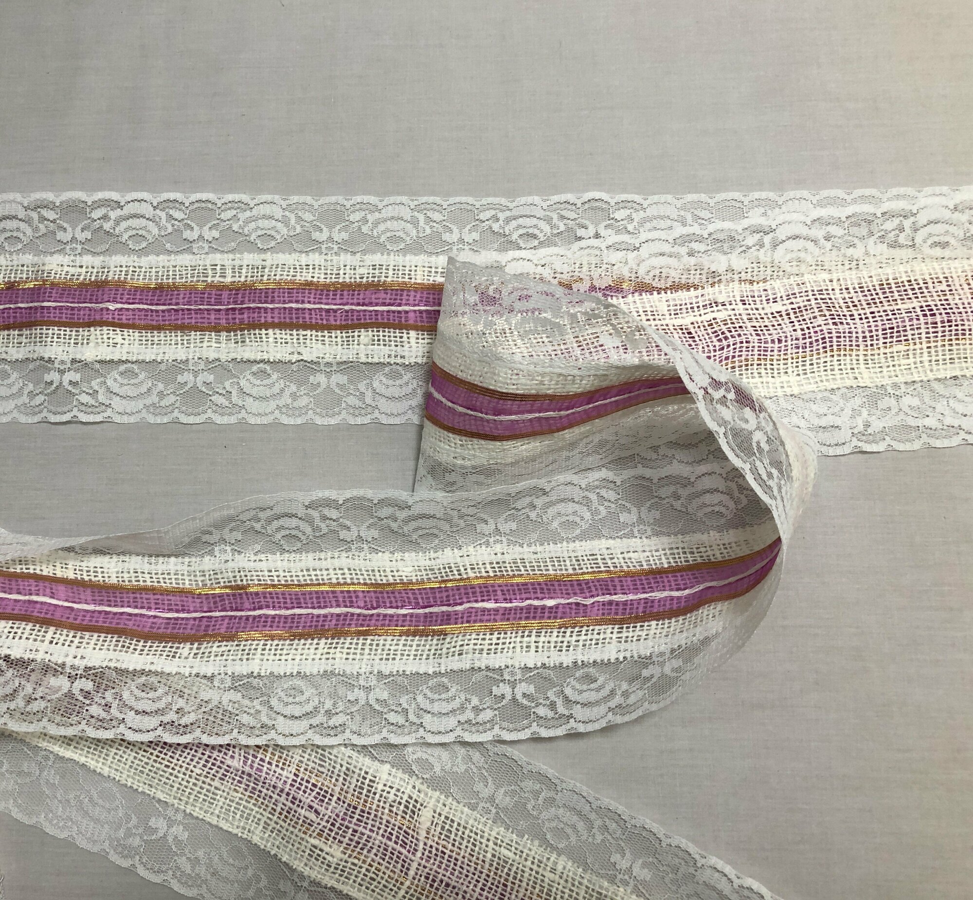 Льняная лента с кружевом 28-Л10, длина 1,52 м, ширина 12 см