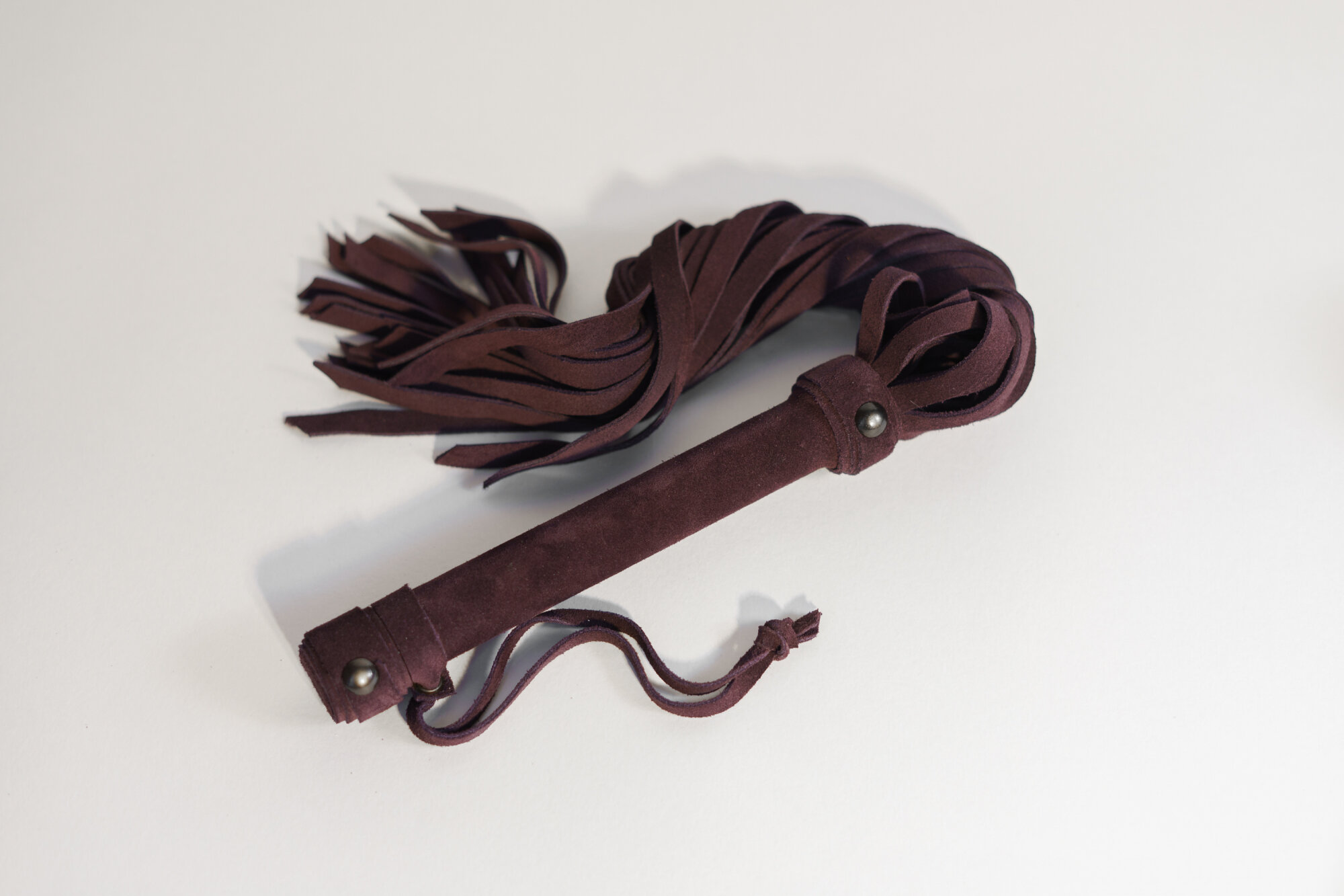 Фиолетовый флоггер велюровый