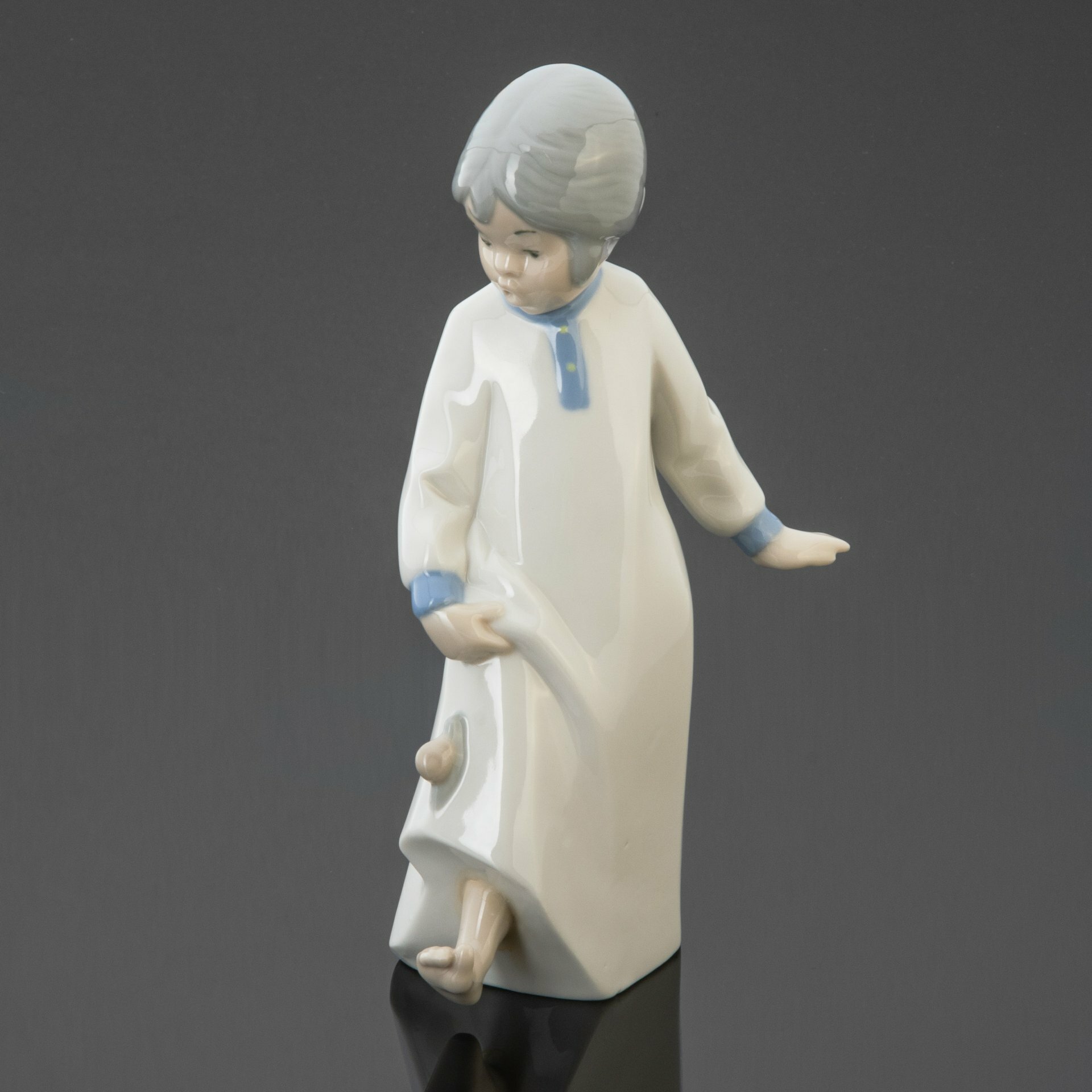 Статуэтка "Девочка с улиткой", Rex Valencia, фарфор, роспись, Испания, 1970-1990 гг.
