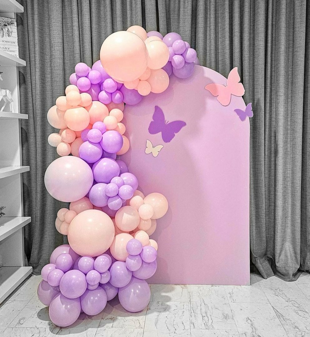 Нежная фотозона из шаров «Бабочки»