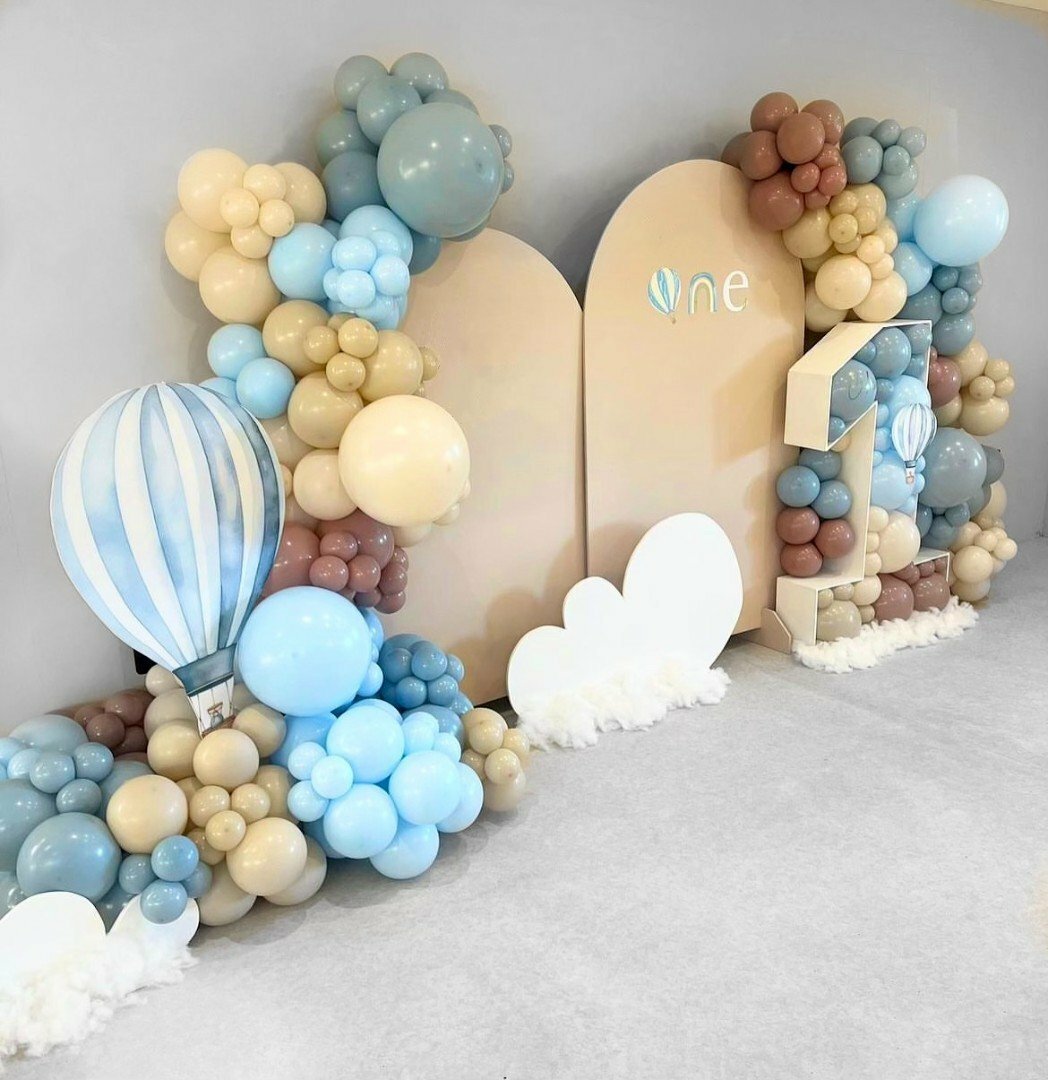 Фотозона из шариков "Полет на воздушном шаре"