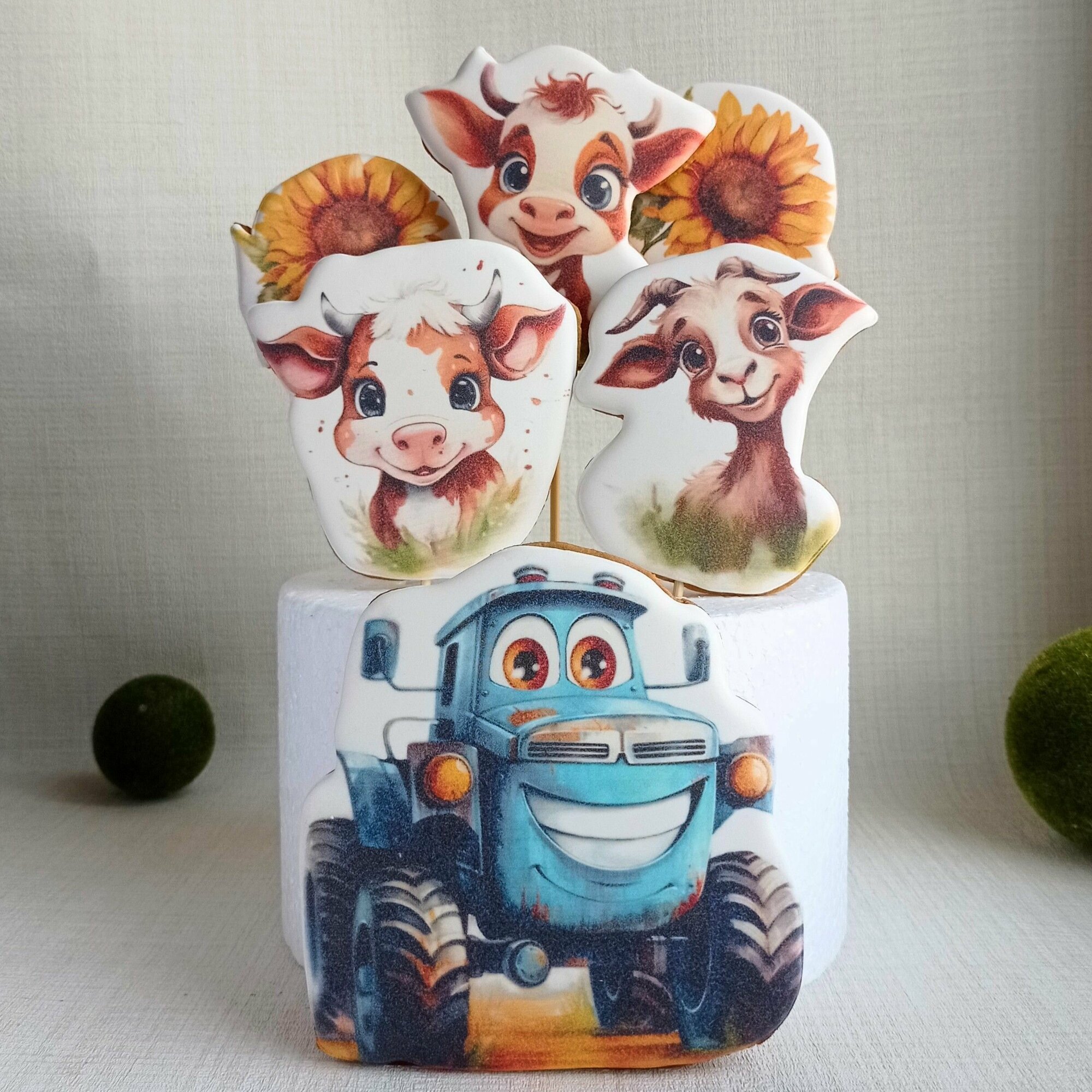 Набор имбирных пряников для торта Трактор из 6 шт