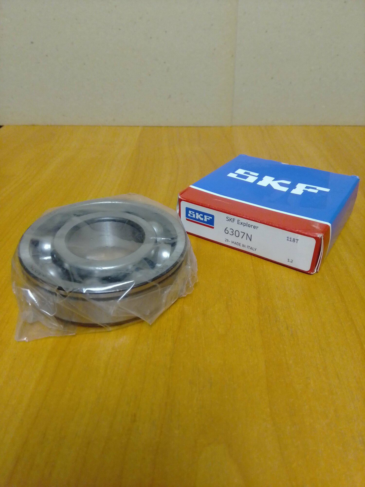 Подшипник первичного вала 50307 (6307N) 5-ти ступенчатой КПП ГАЗ 3110, 3302, Газель Бизнес, Газель Next, Соболь SKF, Италия,8 шариков