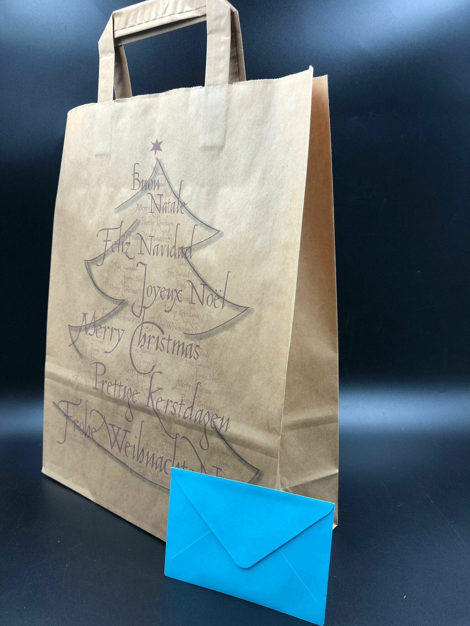 Пакет + конверт Новогодний по 25 шт. Topcraft Ёлка, крафт пакет 260х330х100 мм арт.82, конверт под визитку 78х110 мм Prisma "Белый дизайнерский" с треугольным клапаном