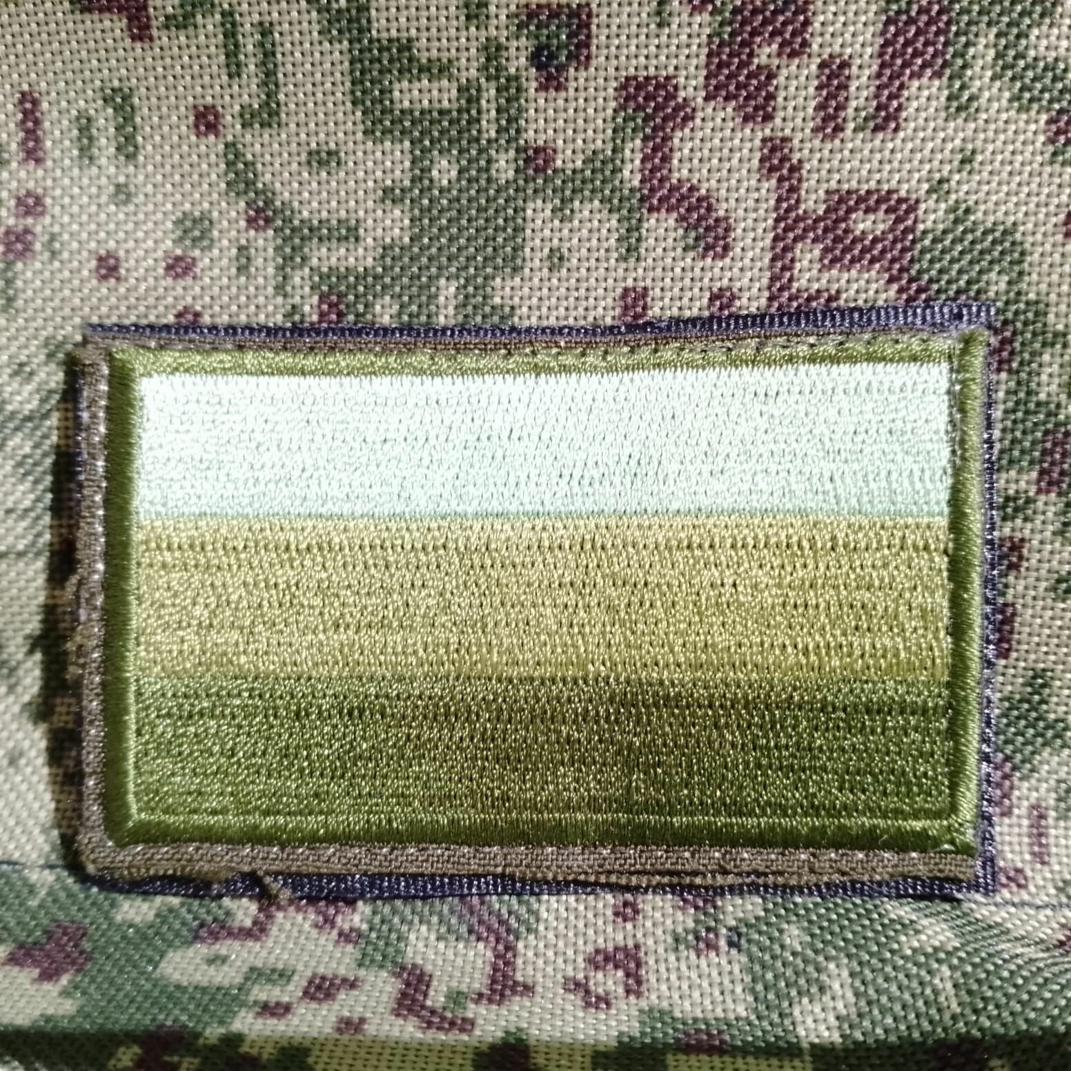 Нашивка-патч Флаг Россия полевой вышитая на липучке 7,5х4,5 оливковый