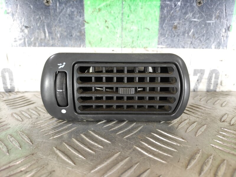 Дефлектор воздушный FIAT Punto 1993-1999 182696060