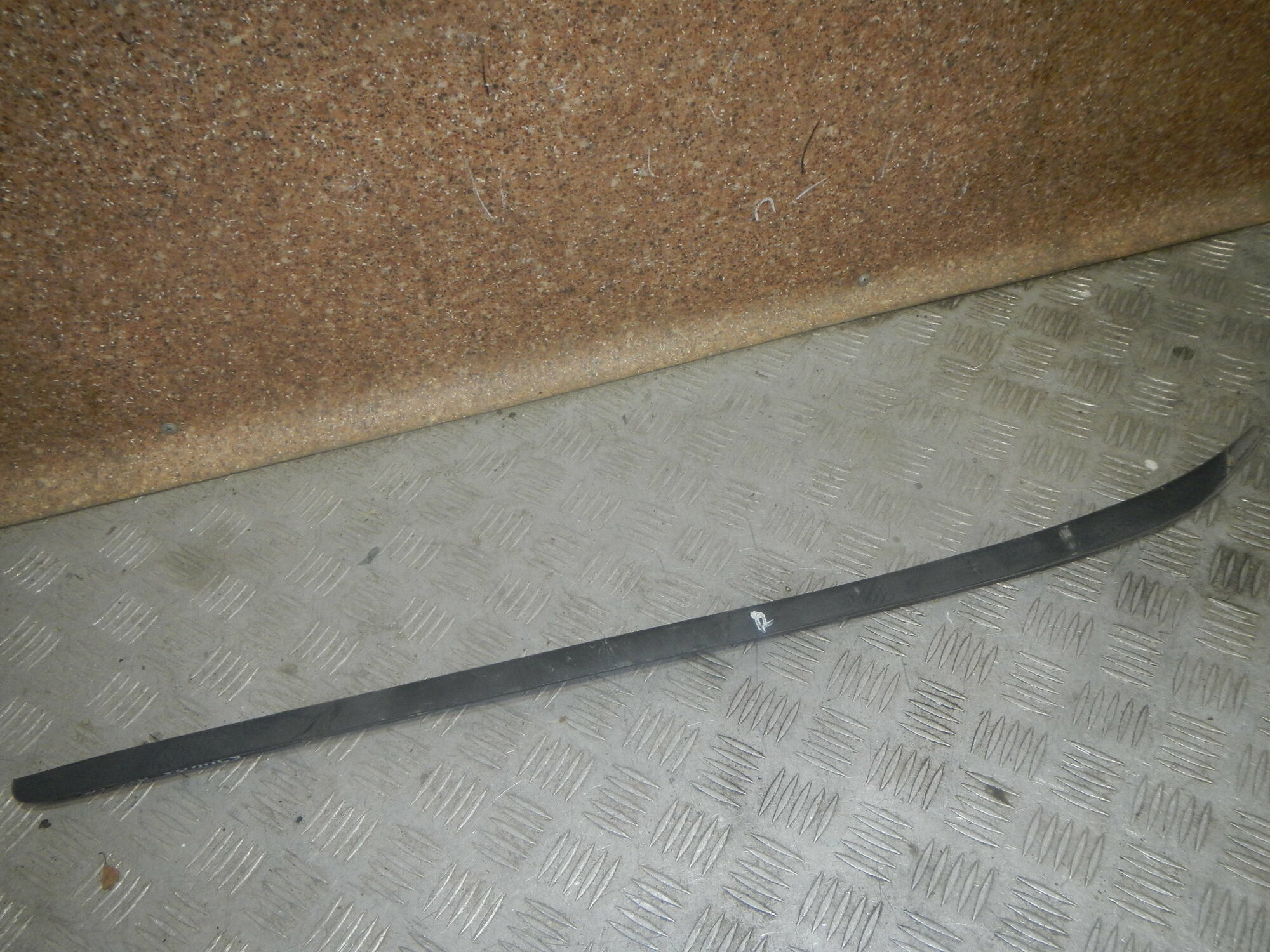 Б/У Молдинг лобового стекла, Audi (Ауди)-A6 (C6) (05-11) AUDI A6 (C6) (05-11) правый Царапины. 574406 VAG арт. 4F0854328