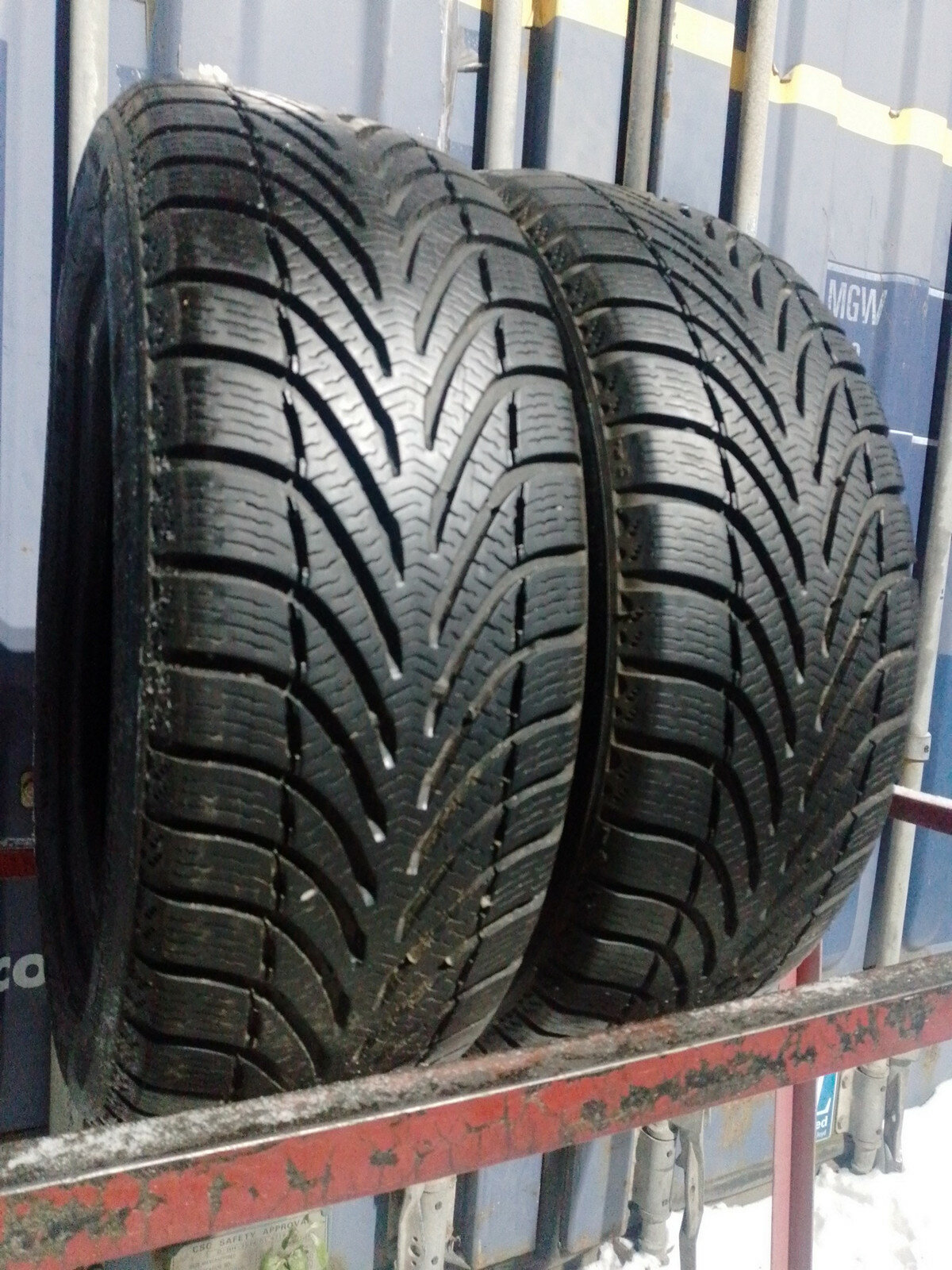 Пара Б/У шин 195/55 R15 BFGoodrich G-Force Winter