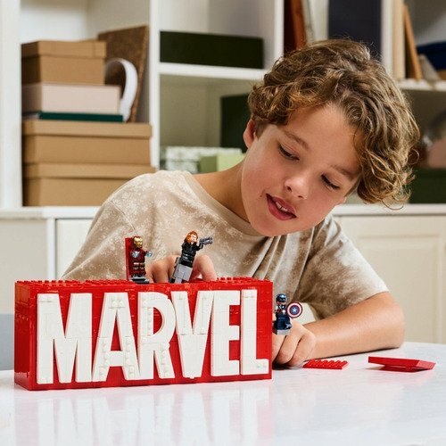 Конструктор Логотип и минифигурки Marvel 76313