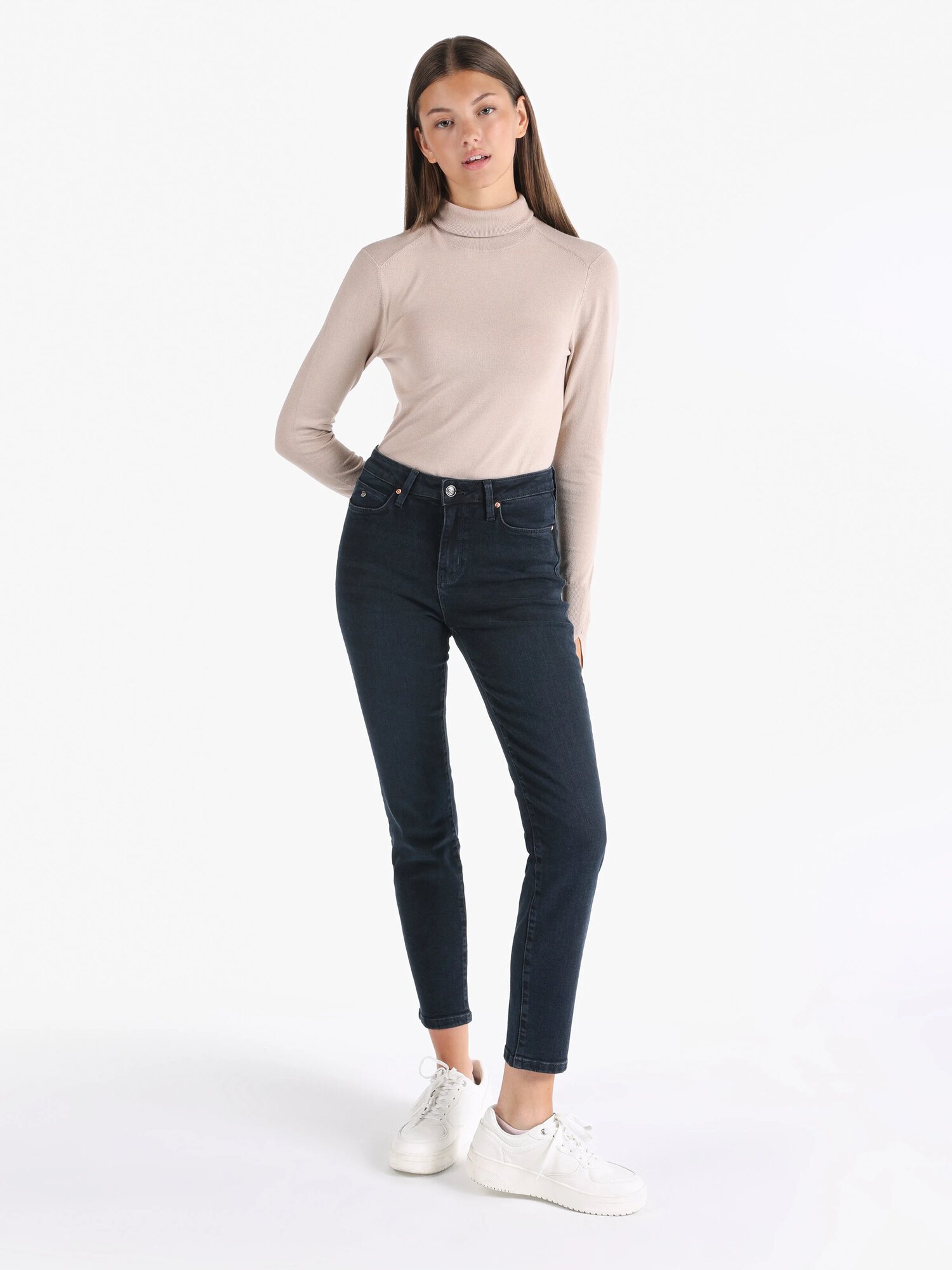 Джинсы зауженные 703 CARLA Slim Fit 