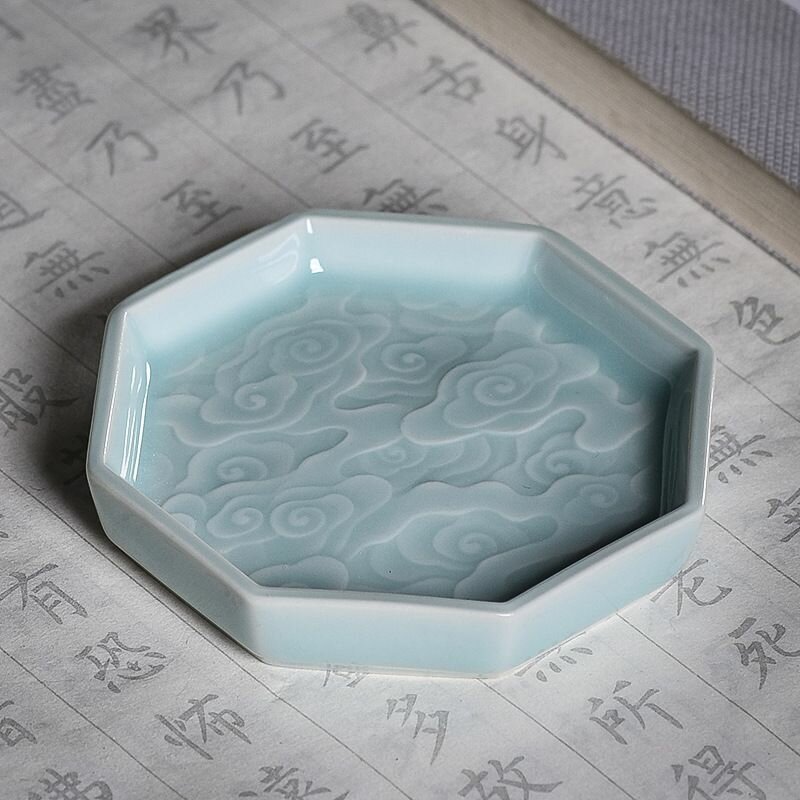 Блюдечко для туши Без бренда "Хорошая примета", фарфоровое, с резервуаром, бледно-голубое