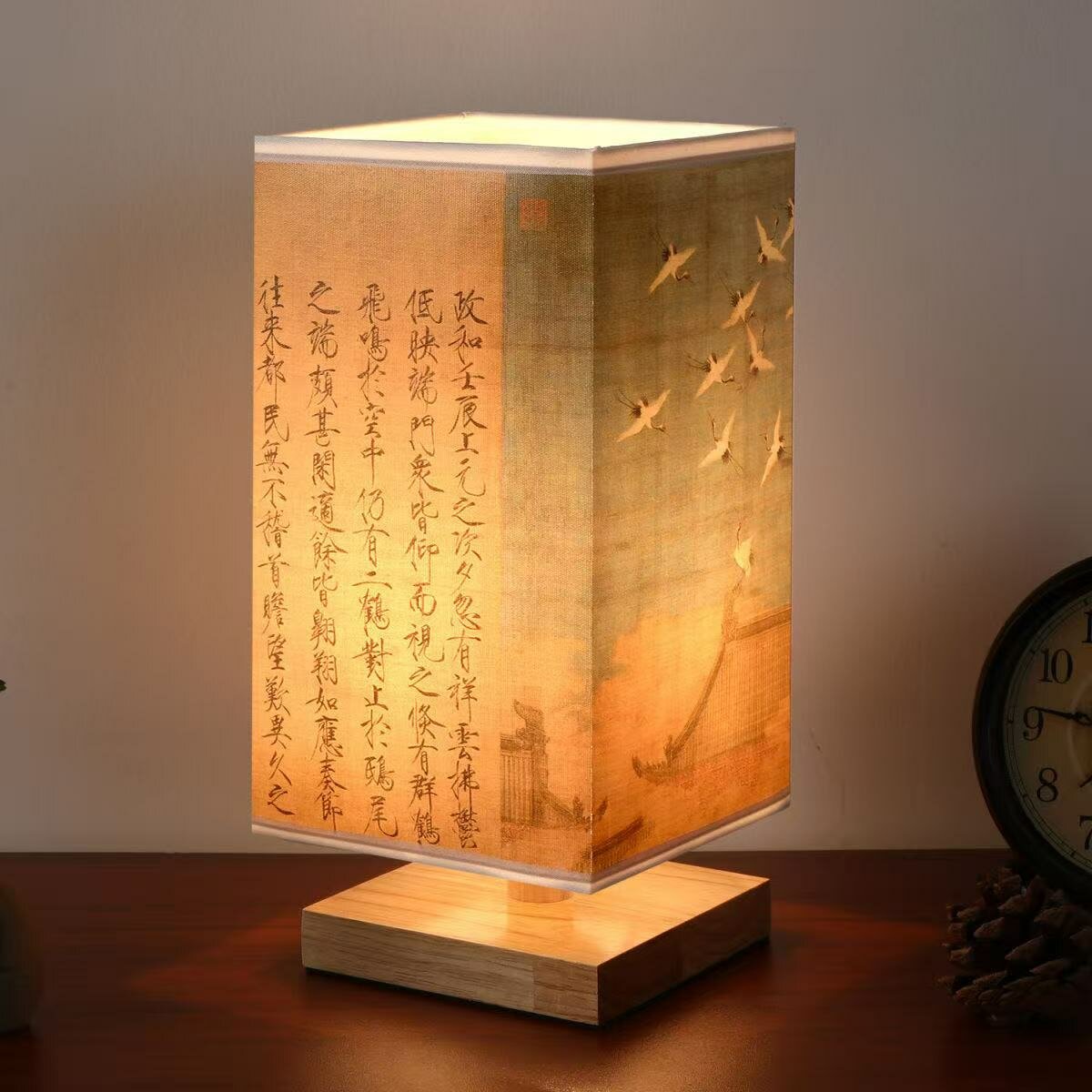 Настольная лампа с каллиграфией Синшу в китайском стиле с тремя уровнями регулировки цвета.