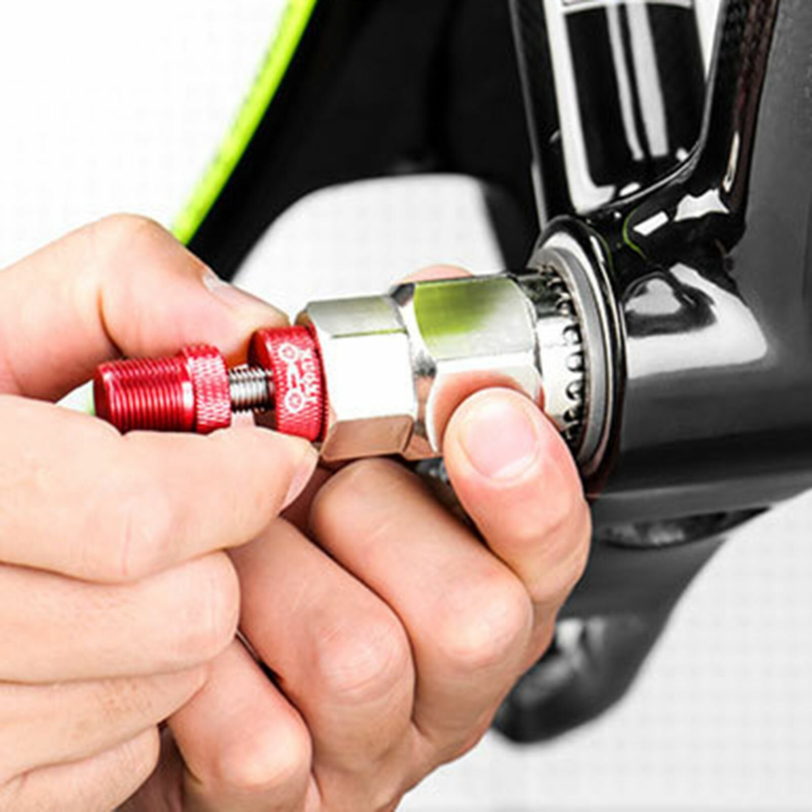 Крепежный винт каретки велосипеда квадратного шлица красный