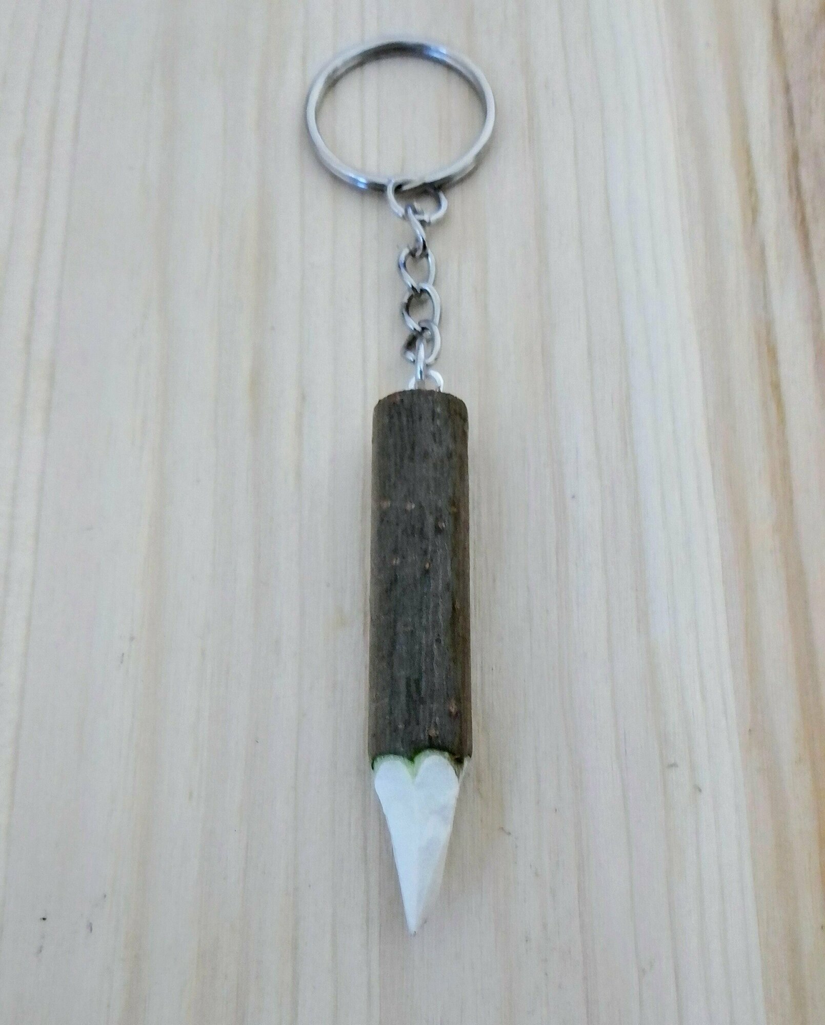 Осиновый кол 4-5см. Брелок на ключи. Сильный оберег от порчи и зла.