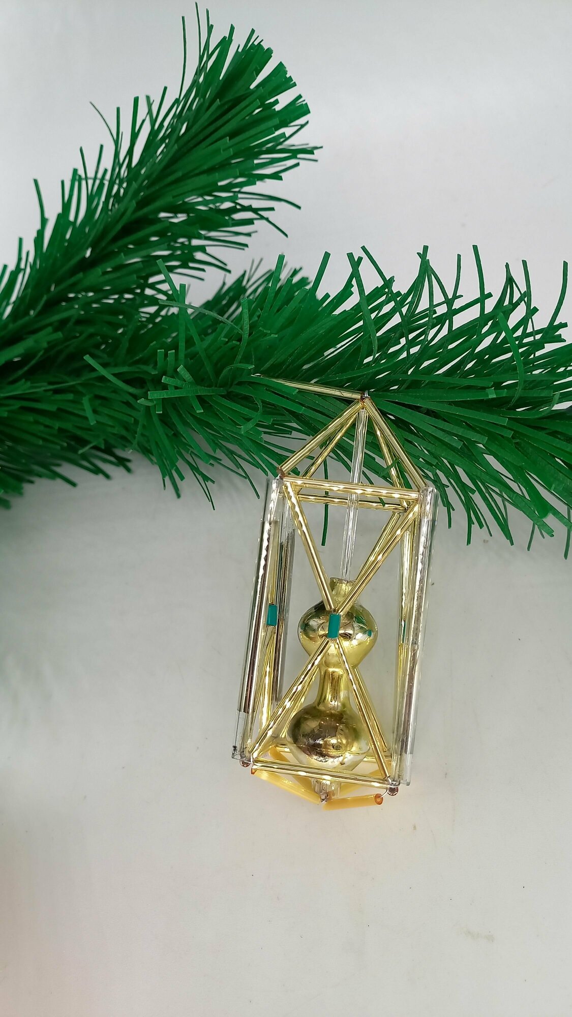 Винтажная советская подвесная ёлочная игрушка из стекляруса Домик, СССР