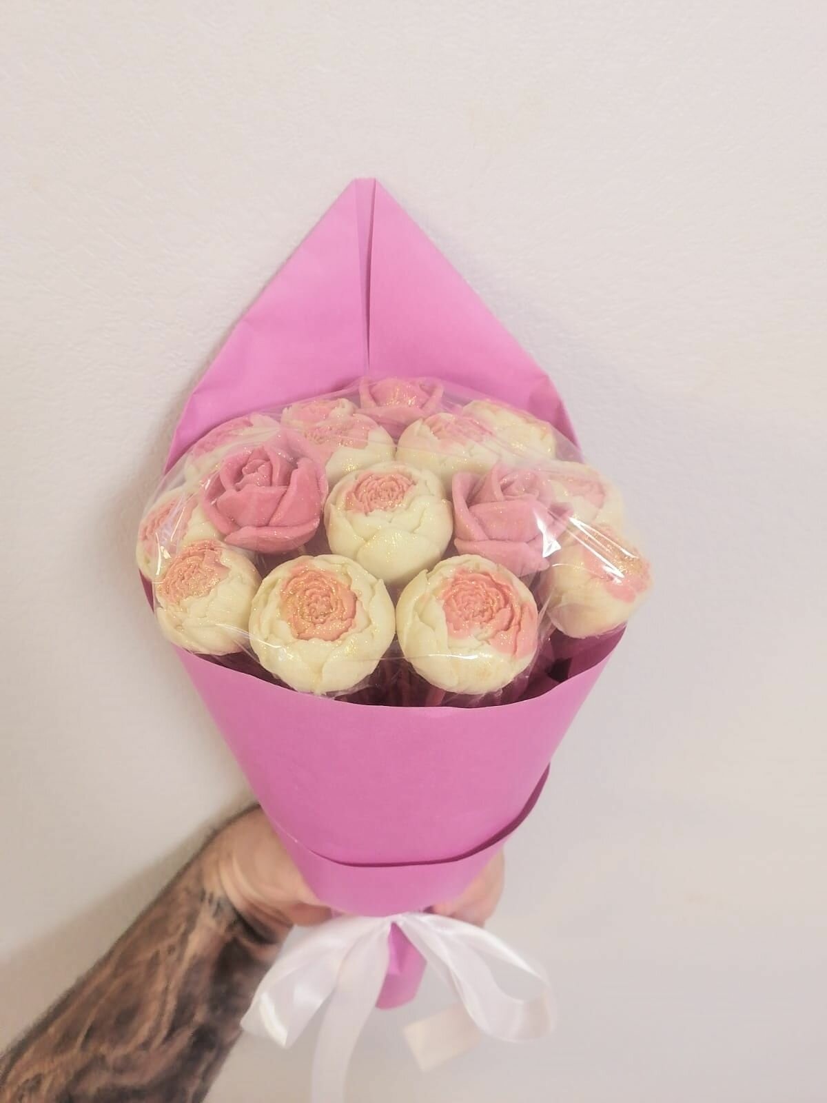 Сладкий букет из конфет ShokoTrendy №333 шоколадные розы пионы из шоколада