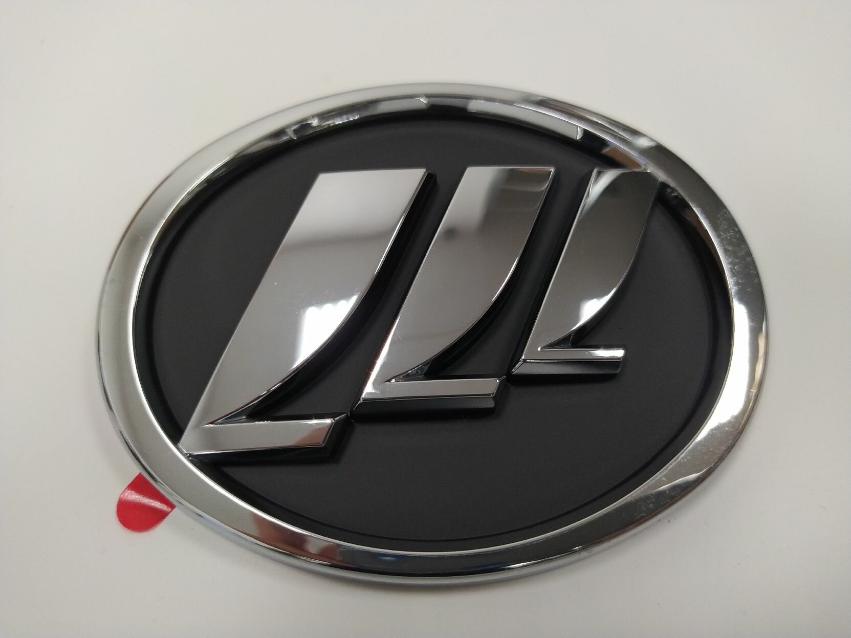 Эмблема капота Lifan Breez [1.3 16V 5MT хетчбэк] LCA3921012A2