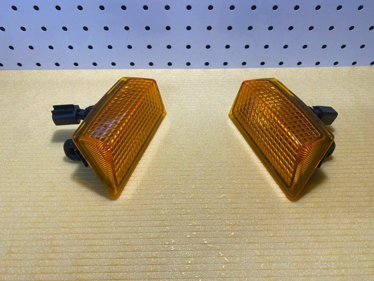 Фонарь указателя поворотов правый и левый Volvo (комплект)