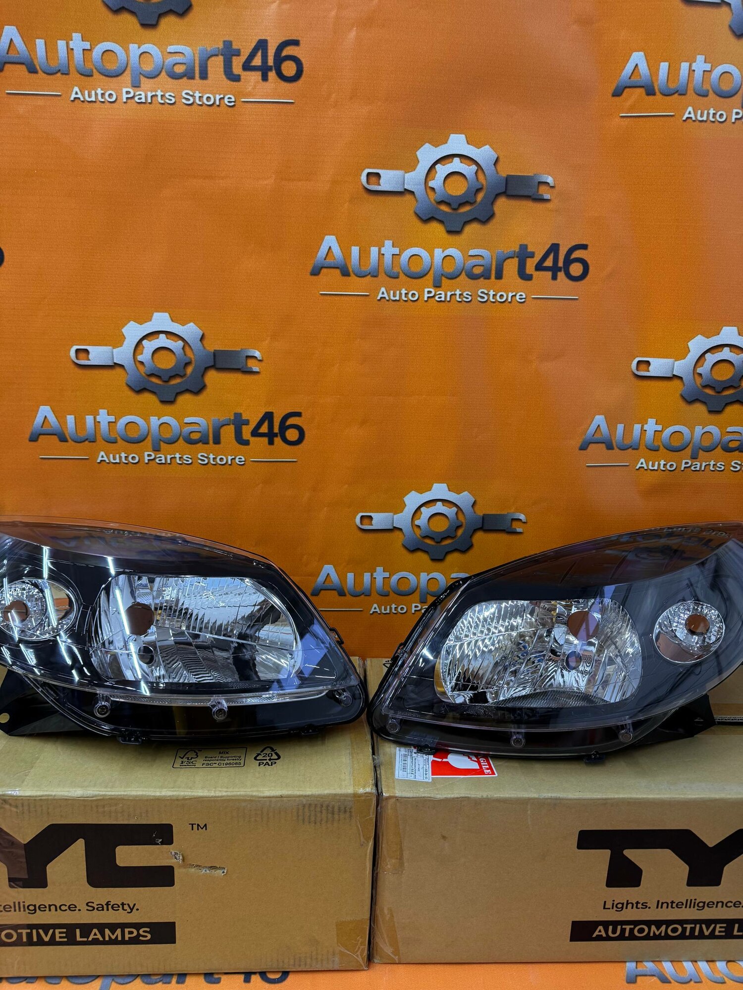 Фары передние левая и правая рено сандеро степвэй renault sandero STEPWAY 2009-2014 чёрные с корректором TYC