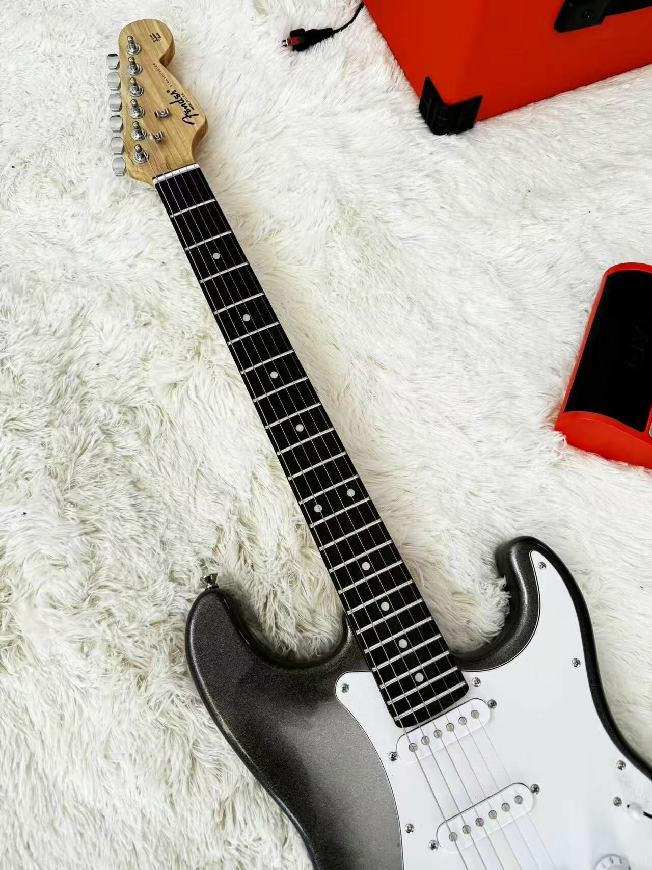 Электрогитара Fender st 6-струнная 39"