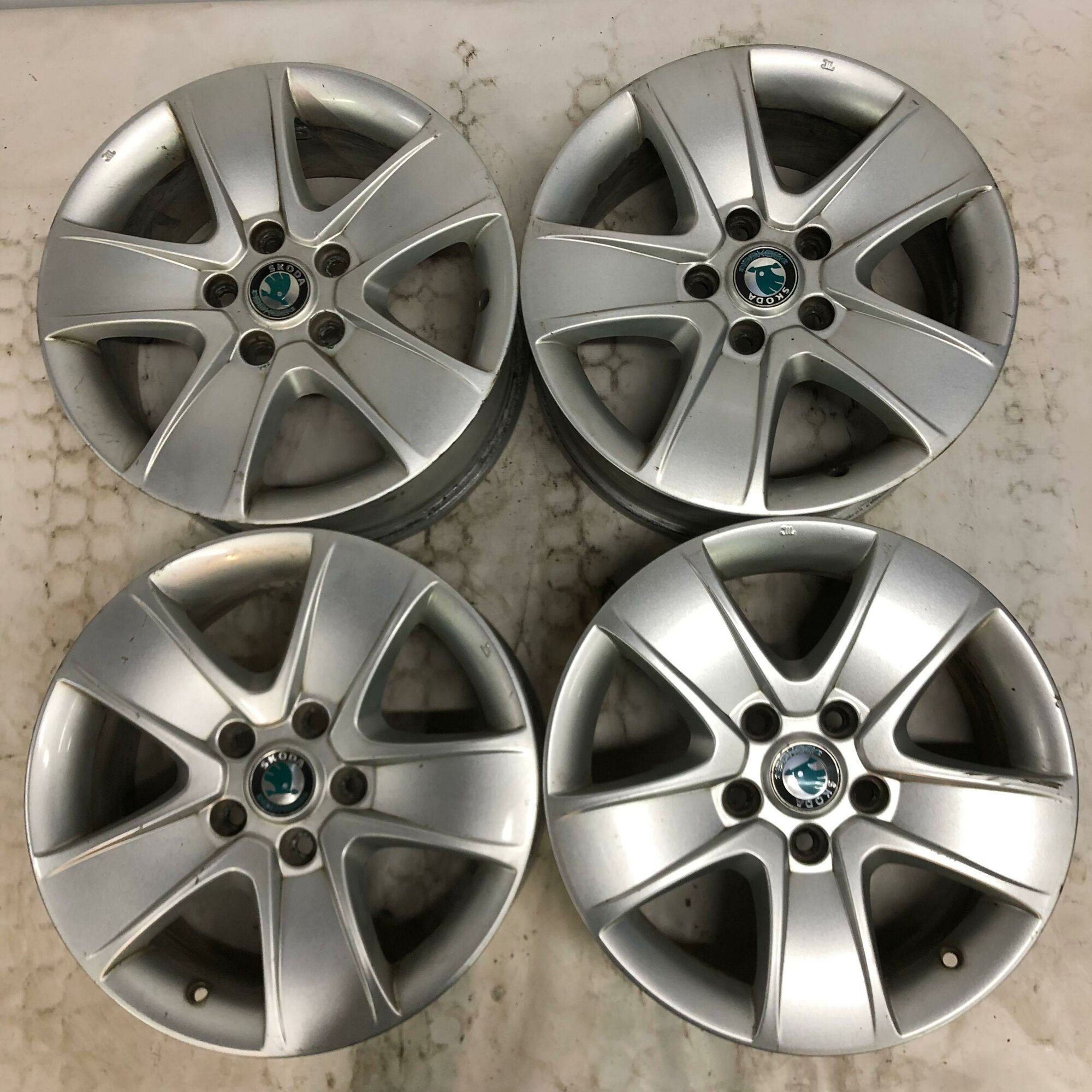 Колесные диски Skoda 16x6.5 PCD 5x112 D57.1 ET50 (оригинал)