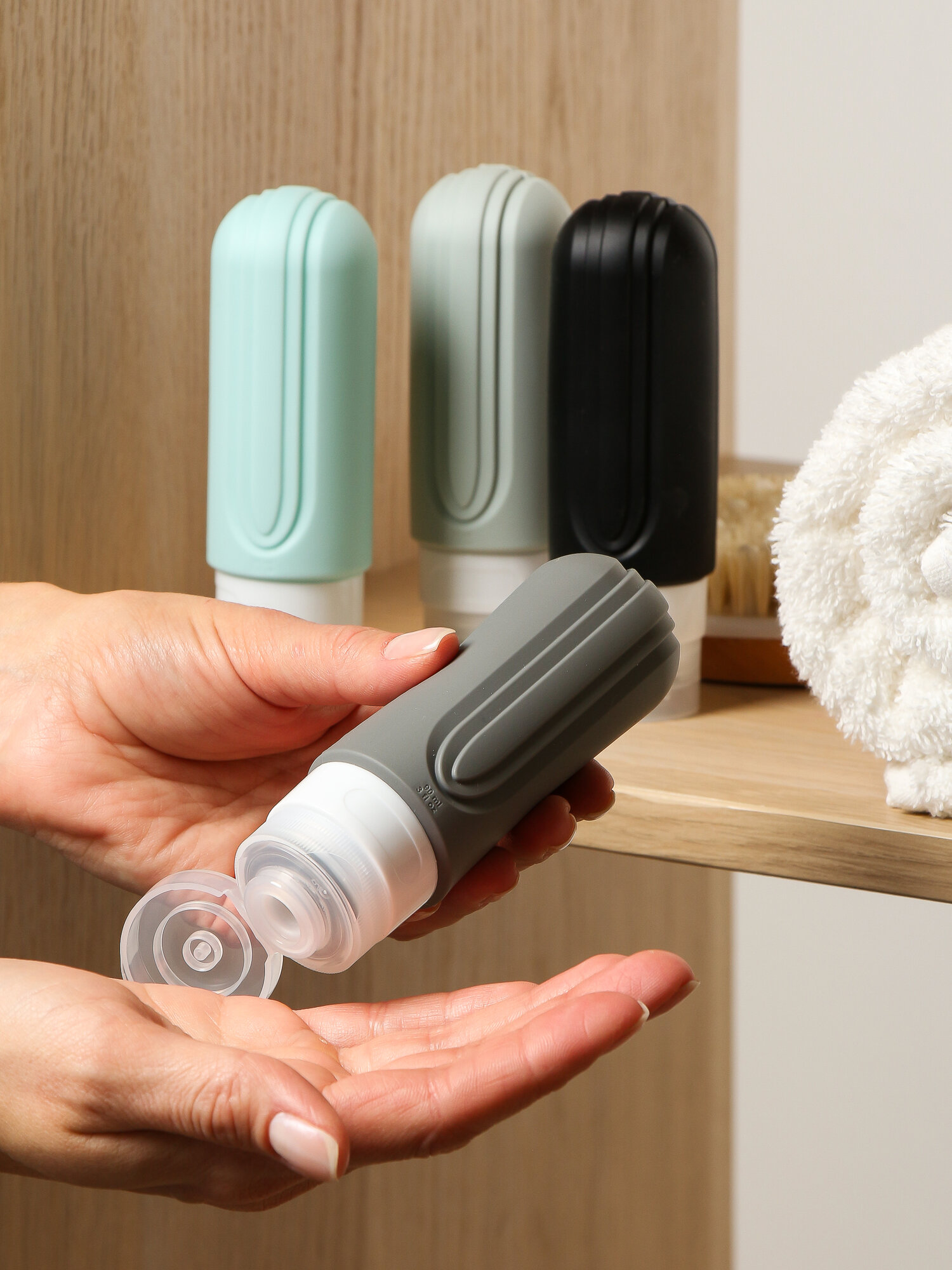 Силиконовые дорожные флаконы под косметику 4 шт, набор емкостей для шампуня и геля в самолет, ручная кладь A350064