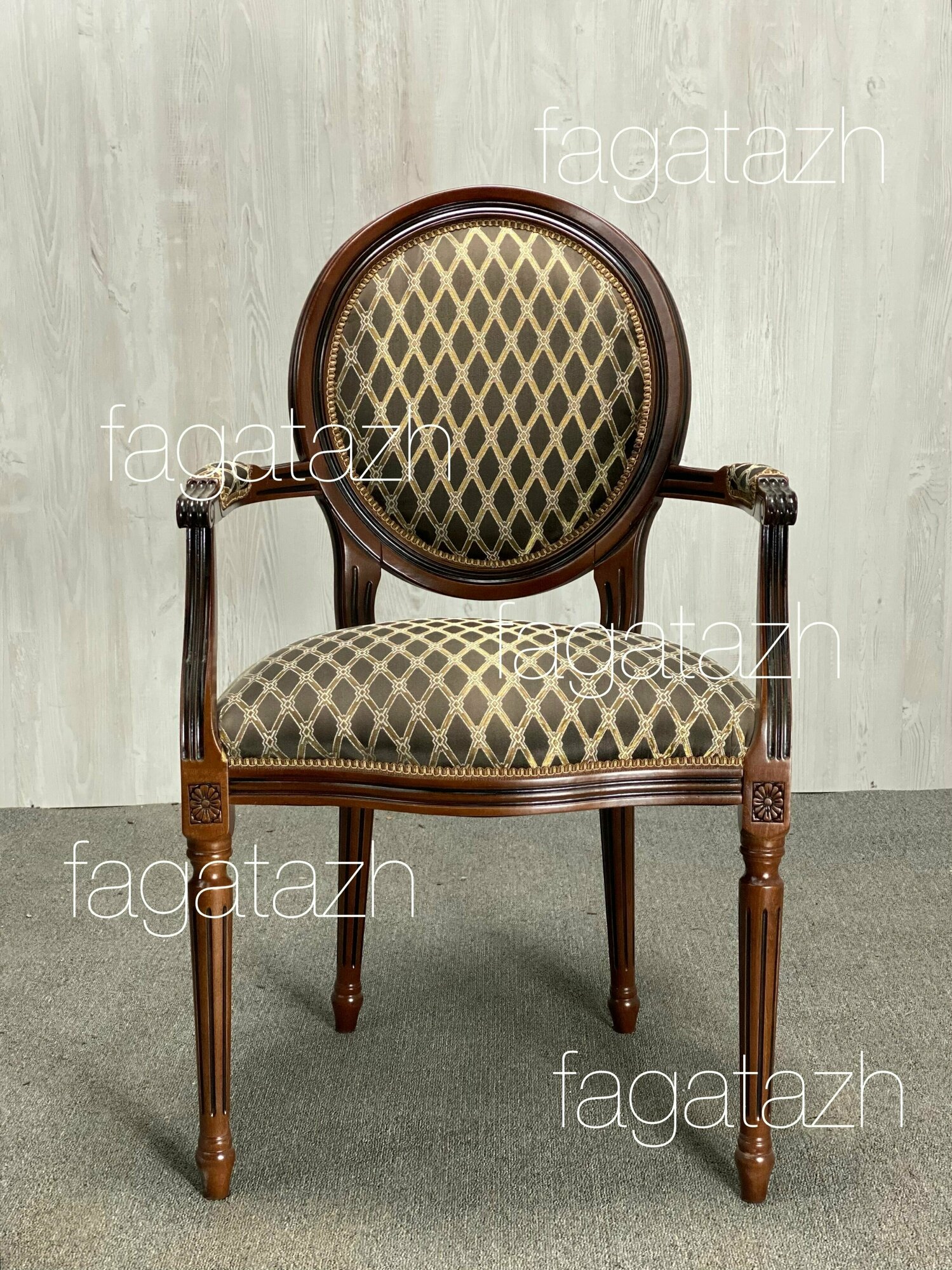 Стул "Медальон", классический, в гостиную, с подлокотниками, бук, массив дерева